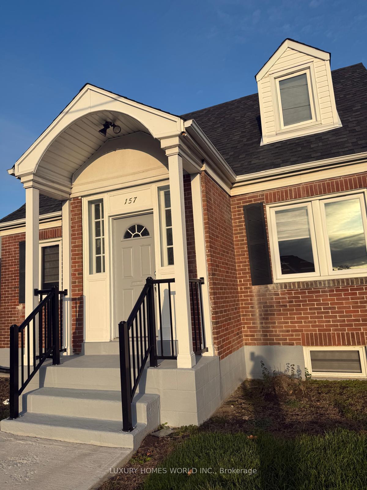 2nd Floor - 157 Centre Street S, Oshawa, ON L1H 4A5