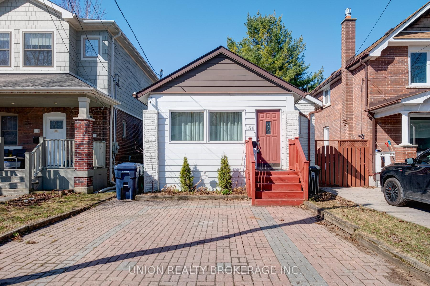 158 Chisholm Avenue, Toronto, ON M4C 4W1