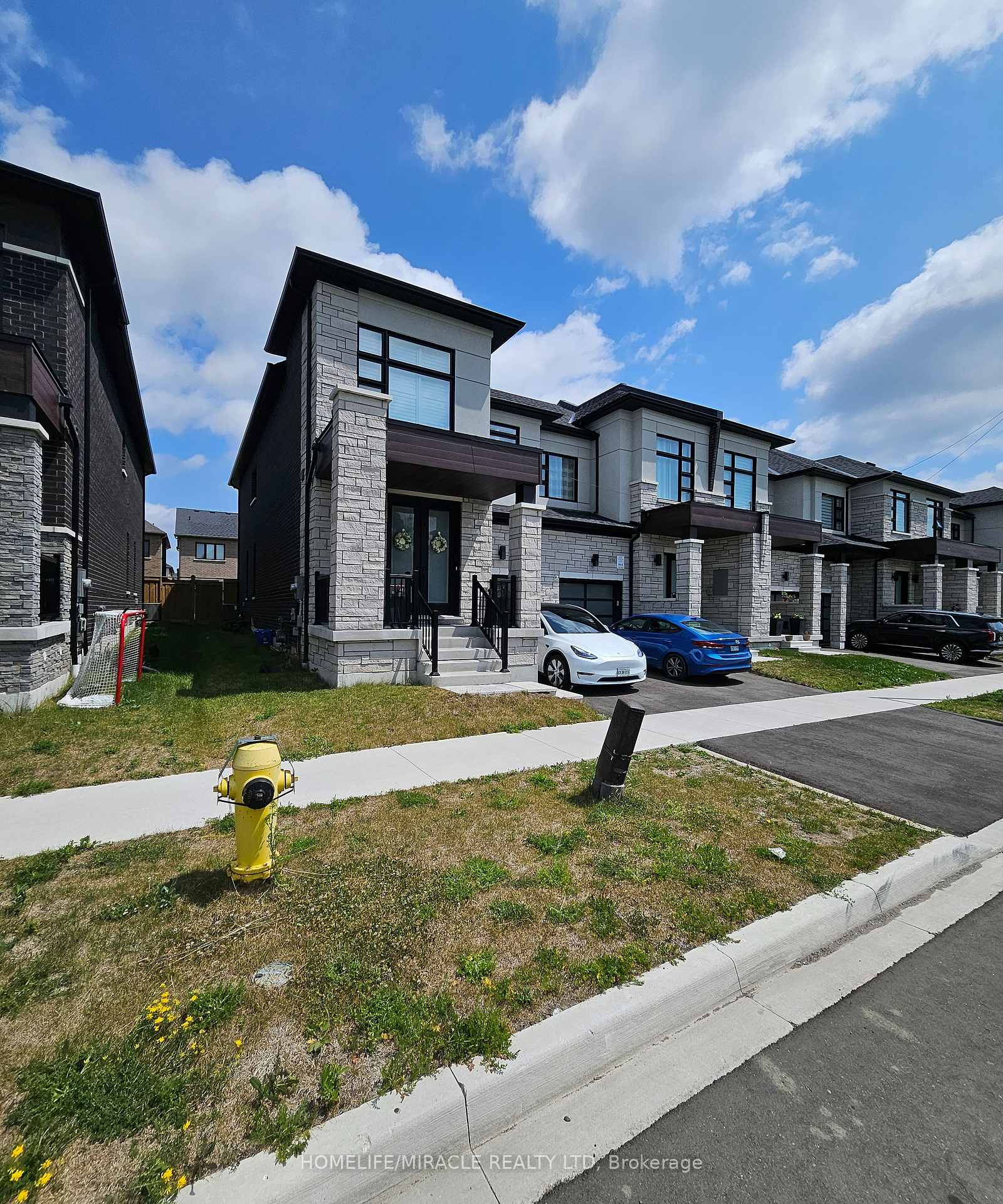 158 Ogston Crescent, Whitby, ON L1P 0H3