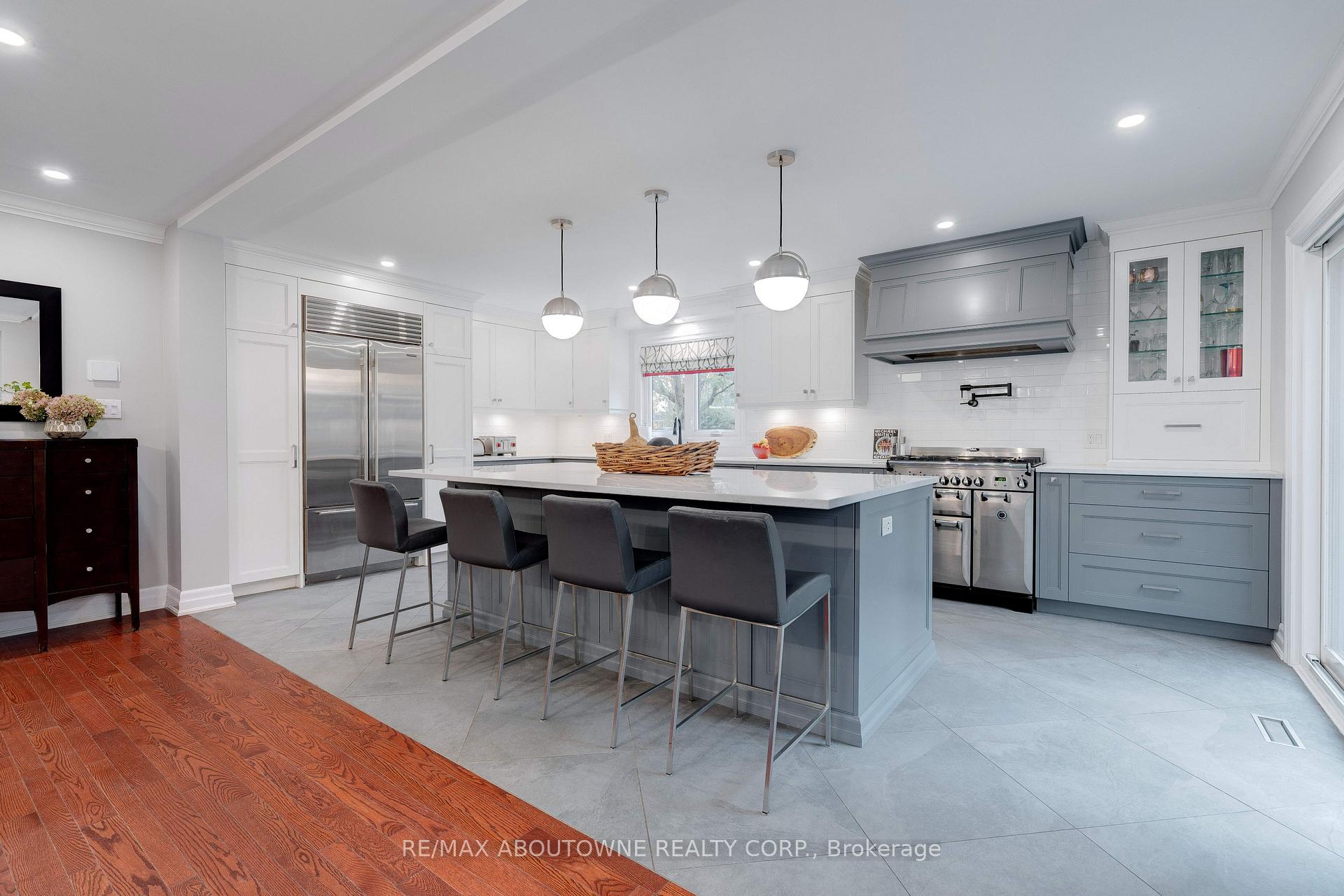 1586 Heritage Way, Oakville, ON L6M 2Z5