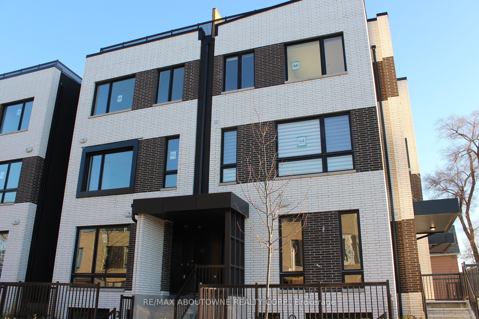 16 - 40 Ed Clark Gardens Boulevard, Toronto, ON M6N 0B5
