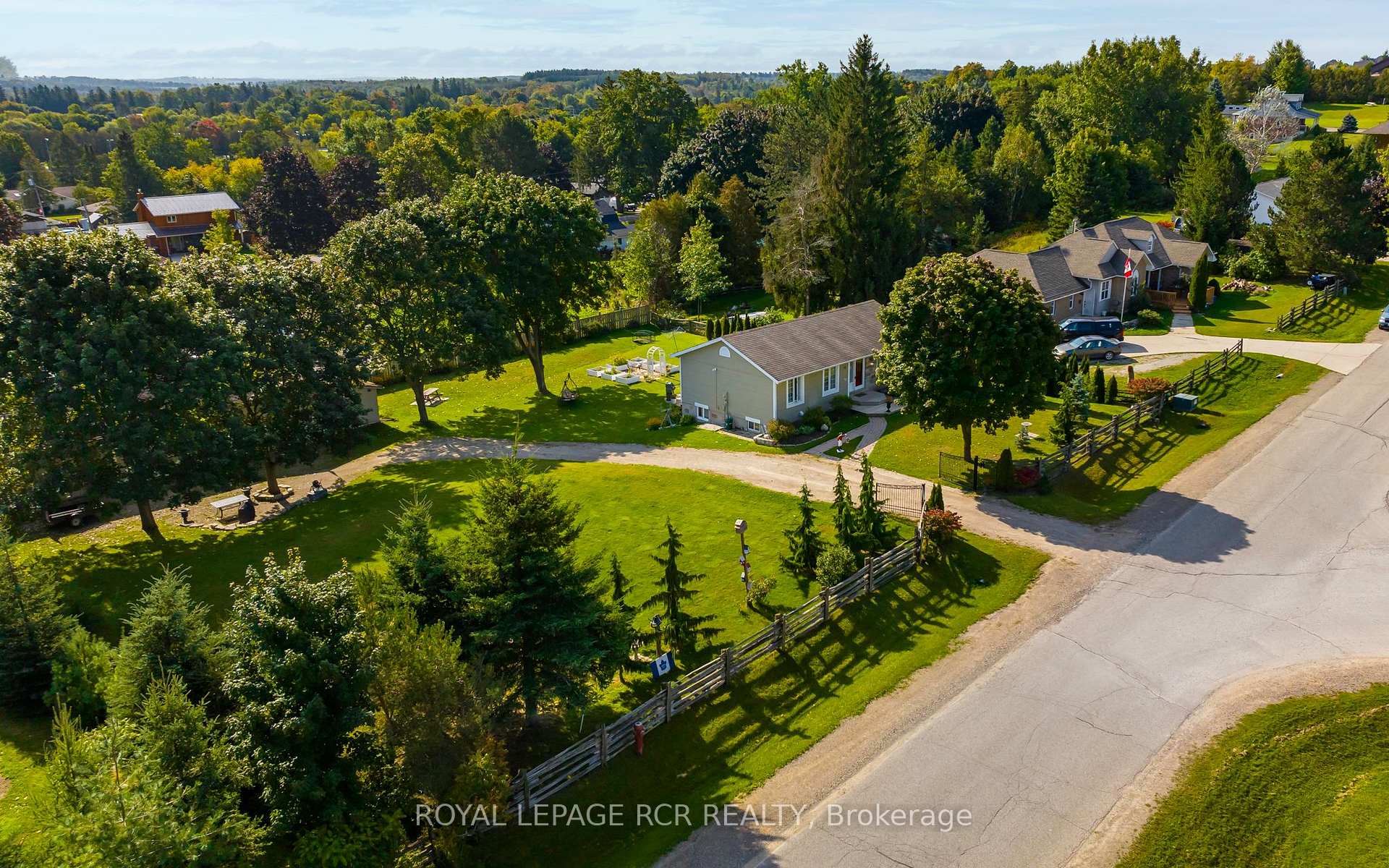 16 Barbour Drive, Erin, ON N0B 1Z0