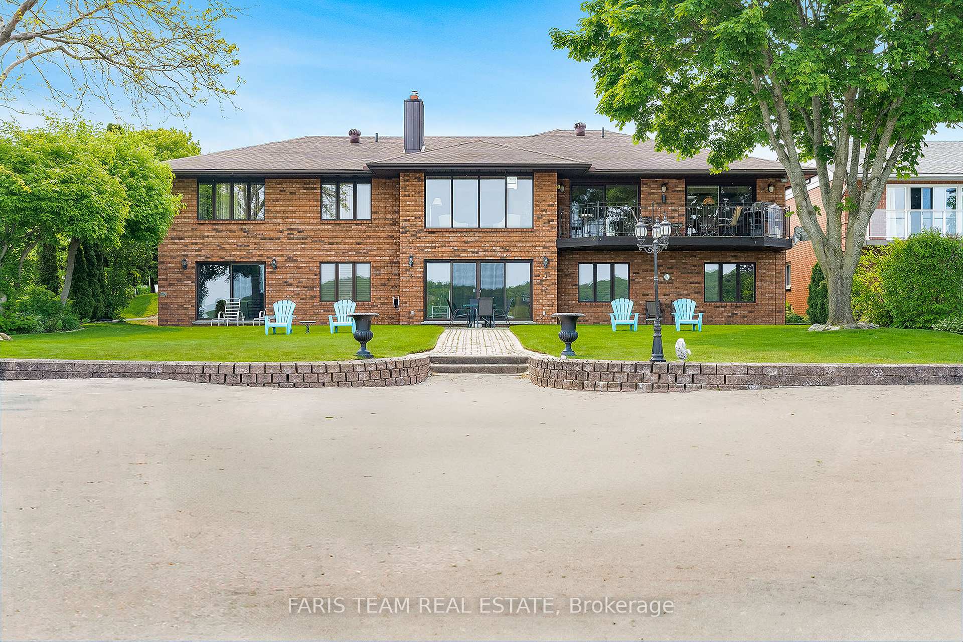 16 Beck Boulevard, Penetanguishene, ON L9M 1C3