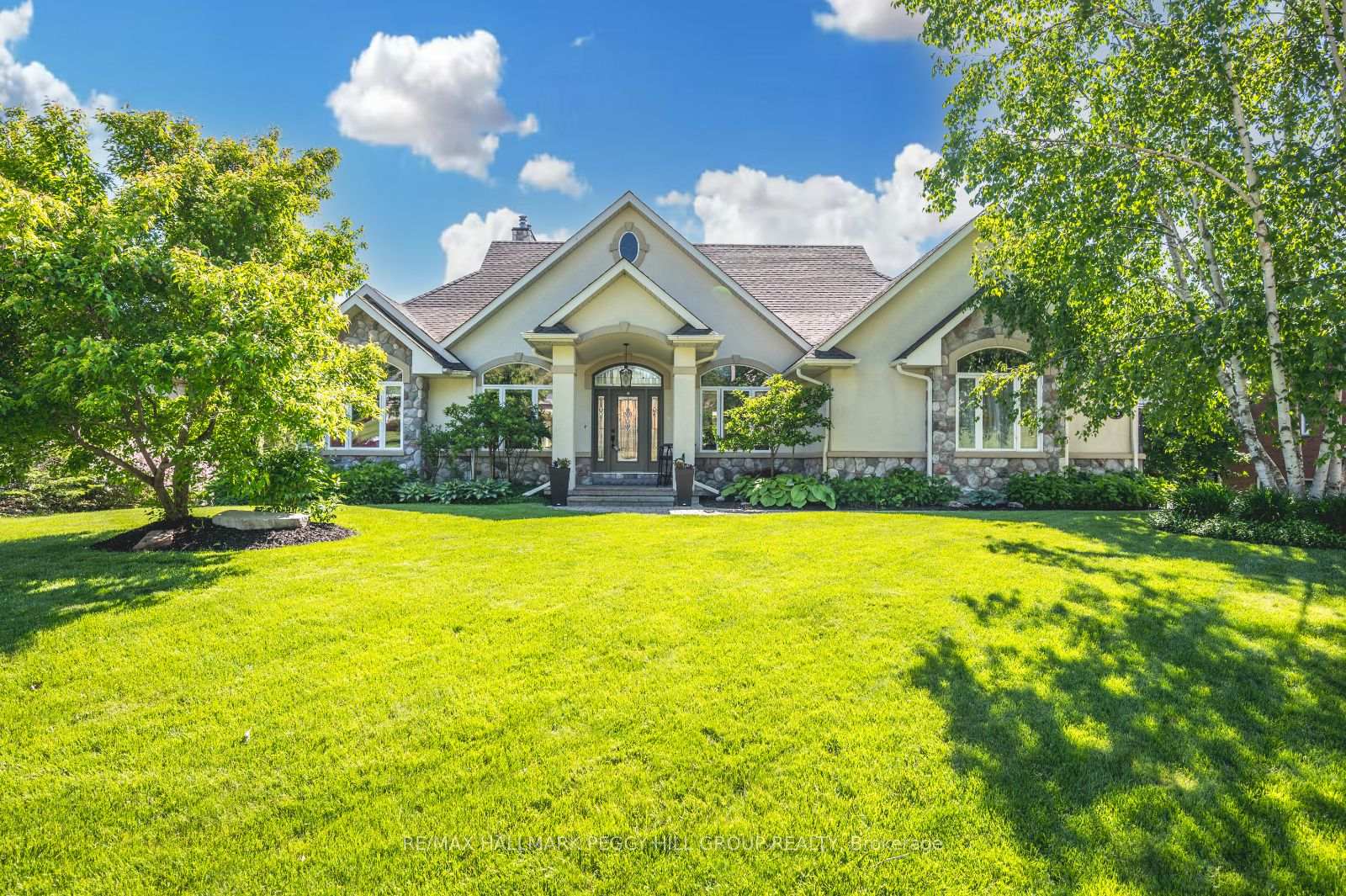 16 Bridle Trail, Springwater, ON L9X 0J9