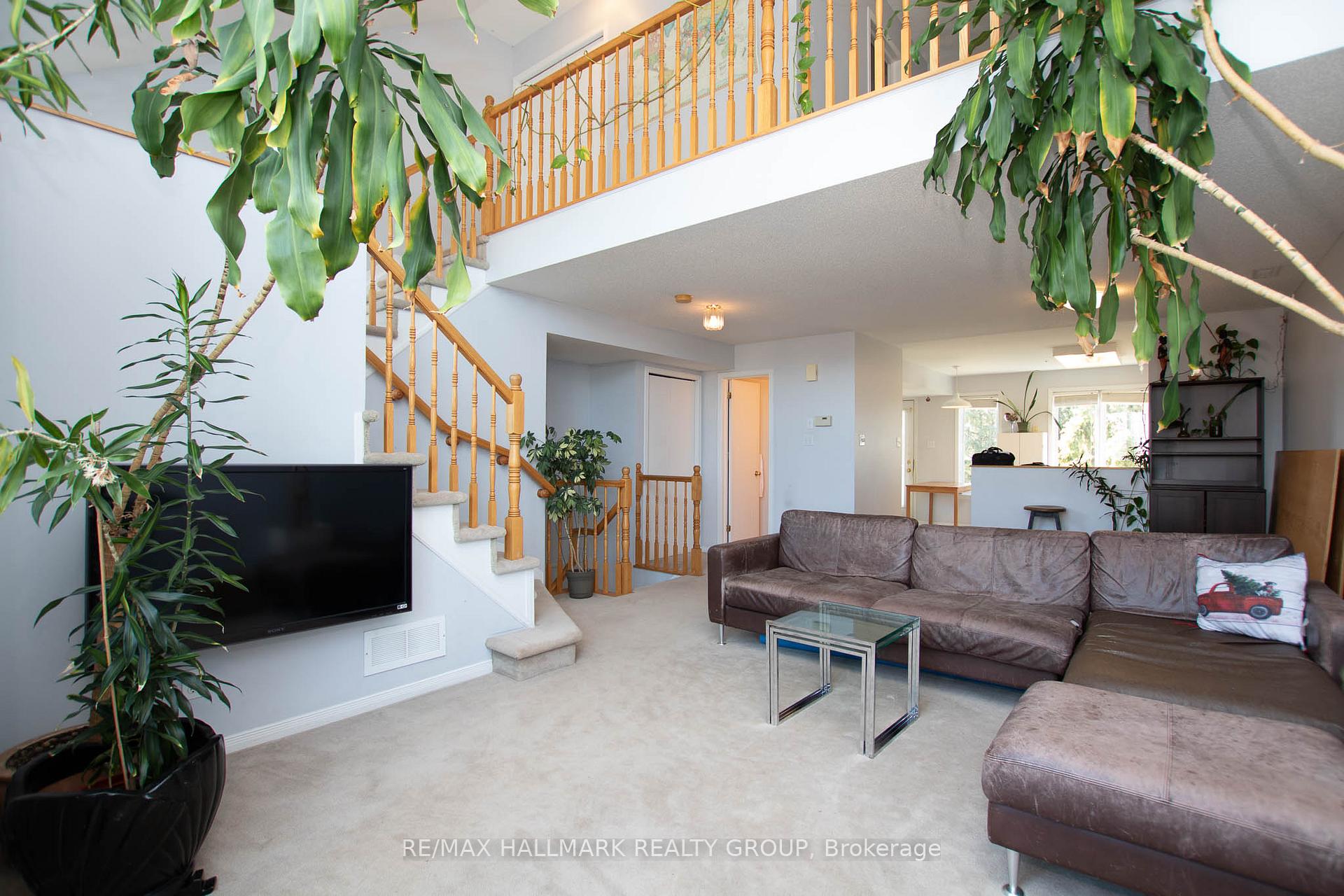 16 Briston Private, Hunt Club - South Keys and Area, ON K1G 5P5