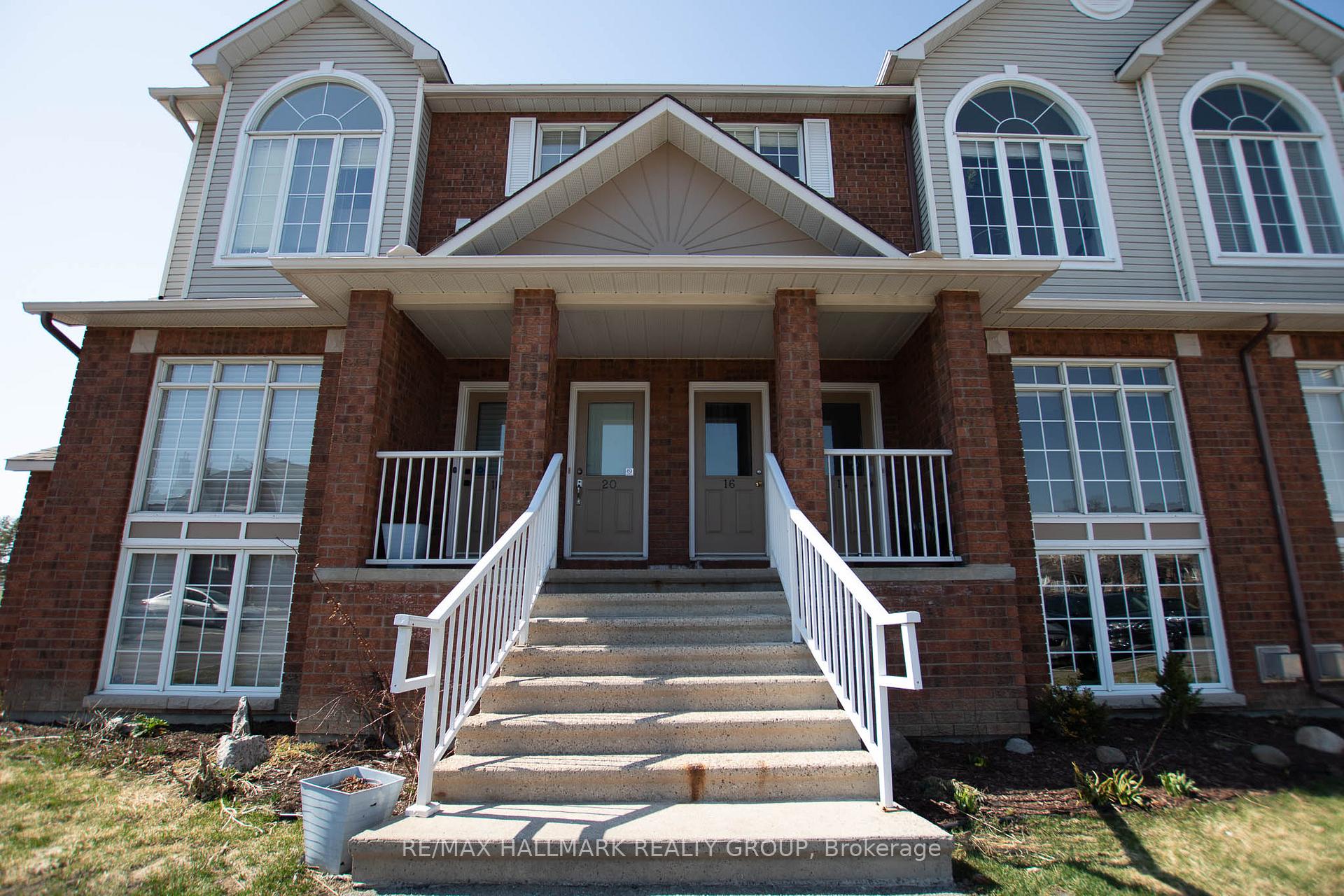 16 Briston Private, Hunt Club - South Keys and Area, ON K1G 5P5