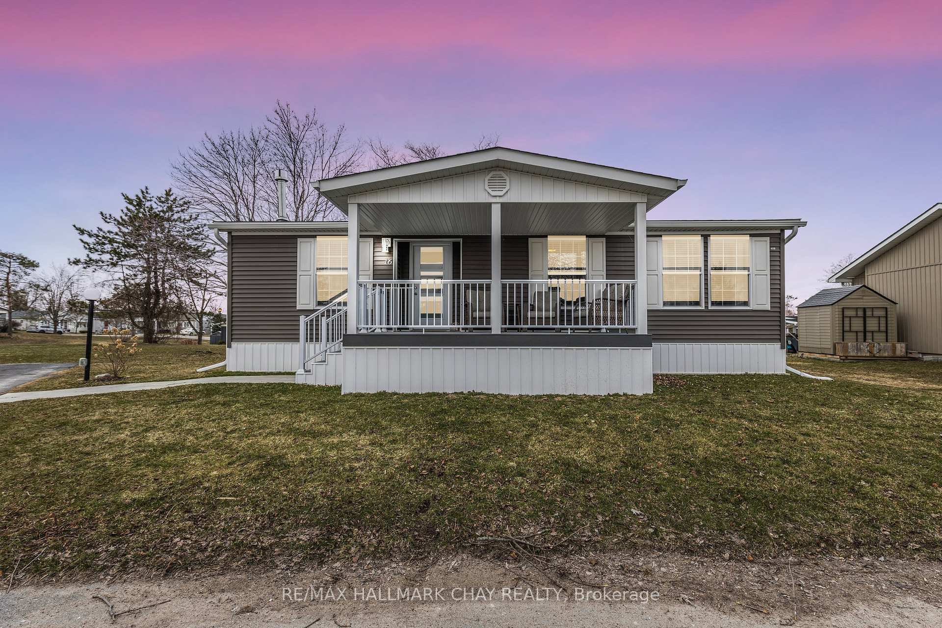 16 Comforts Cove, Innisfil, ON L9S 1S3