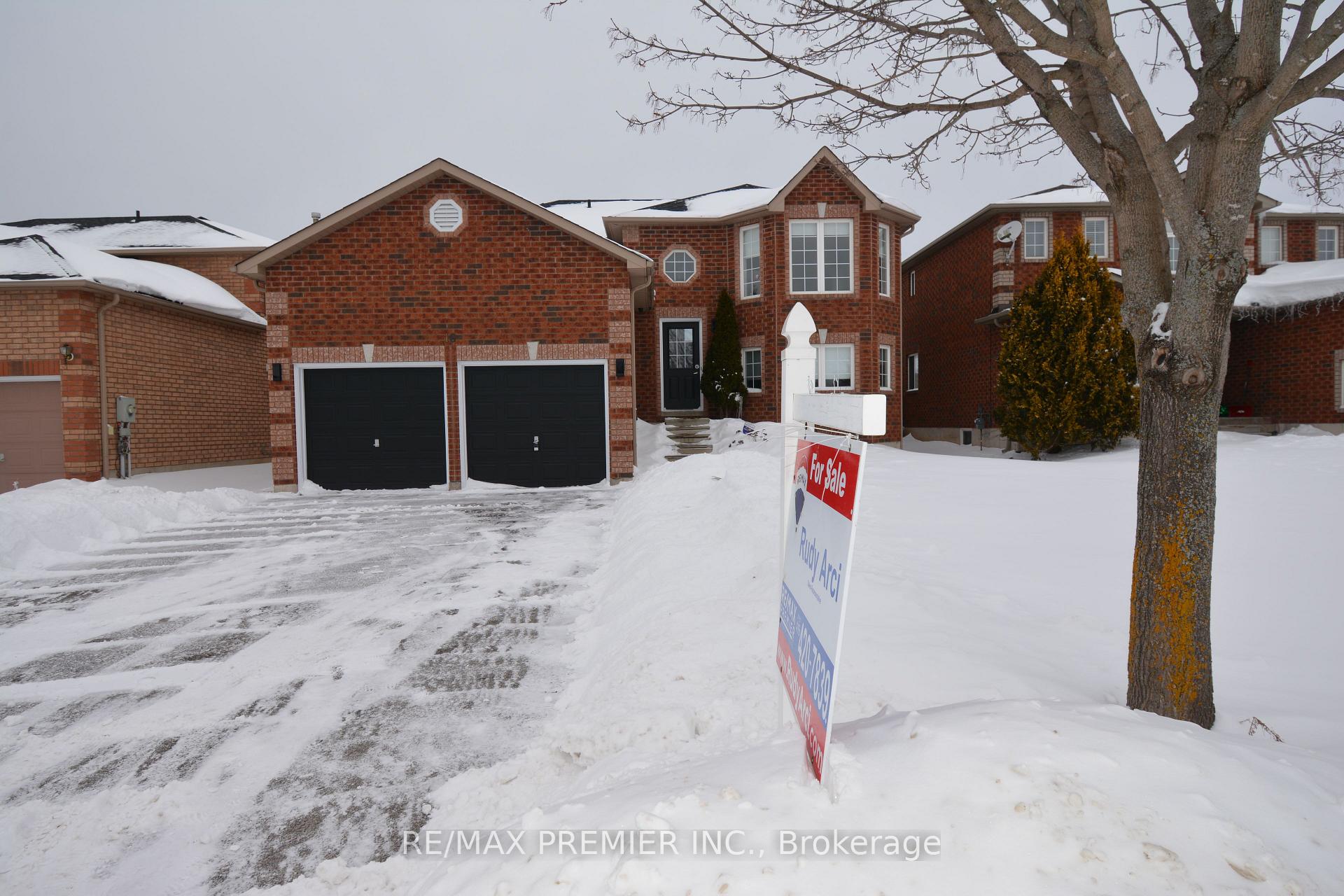 16 Commonwealth Road, Barrie, ON L4M 7J6