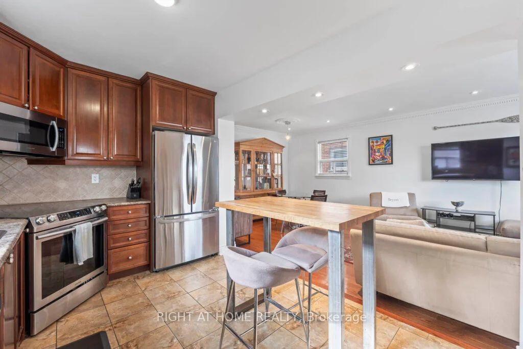 16 Connie Street, Toronto, ON M6L 2J1