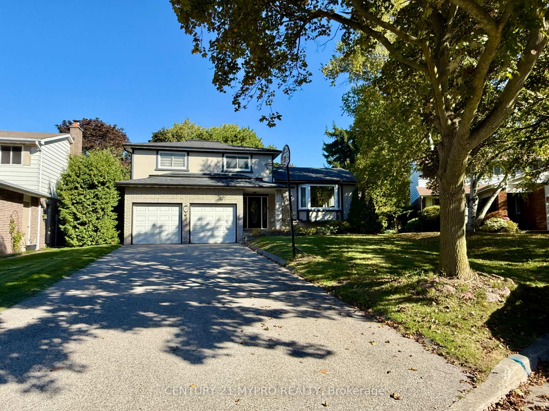 16 Cypress Point Court, Markham, ON L3T 1V7