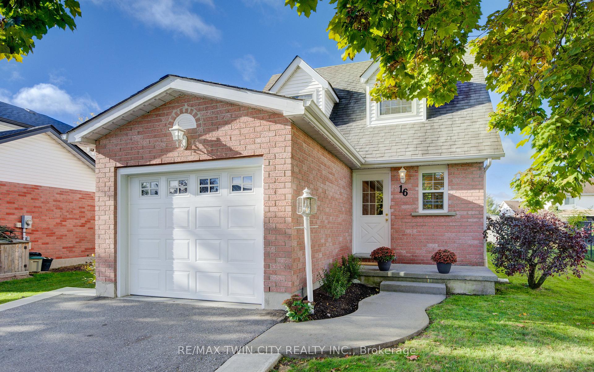 16 Edgemere Drive, Cambridge, ON N1P 1A9