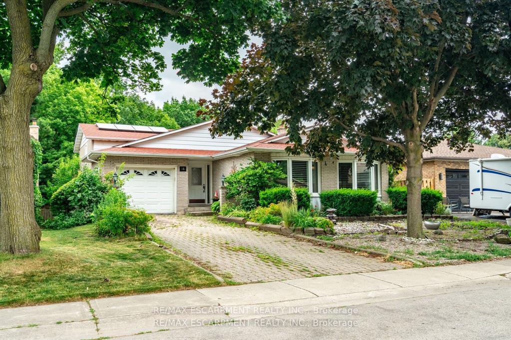 16 Flamingo Drive, Hamilton, ON L9A 4X7