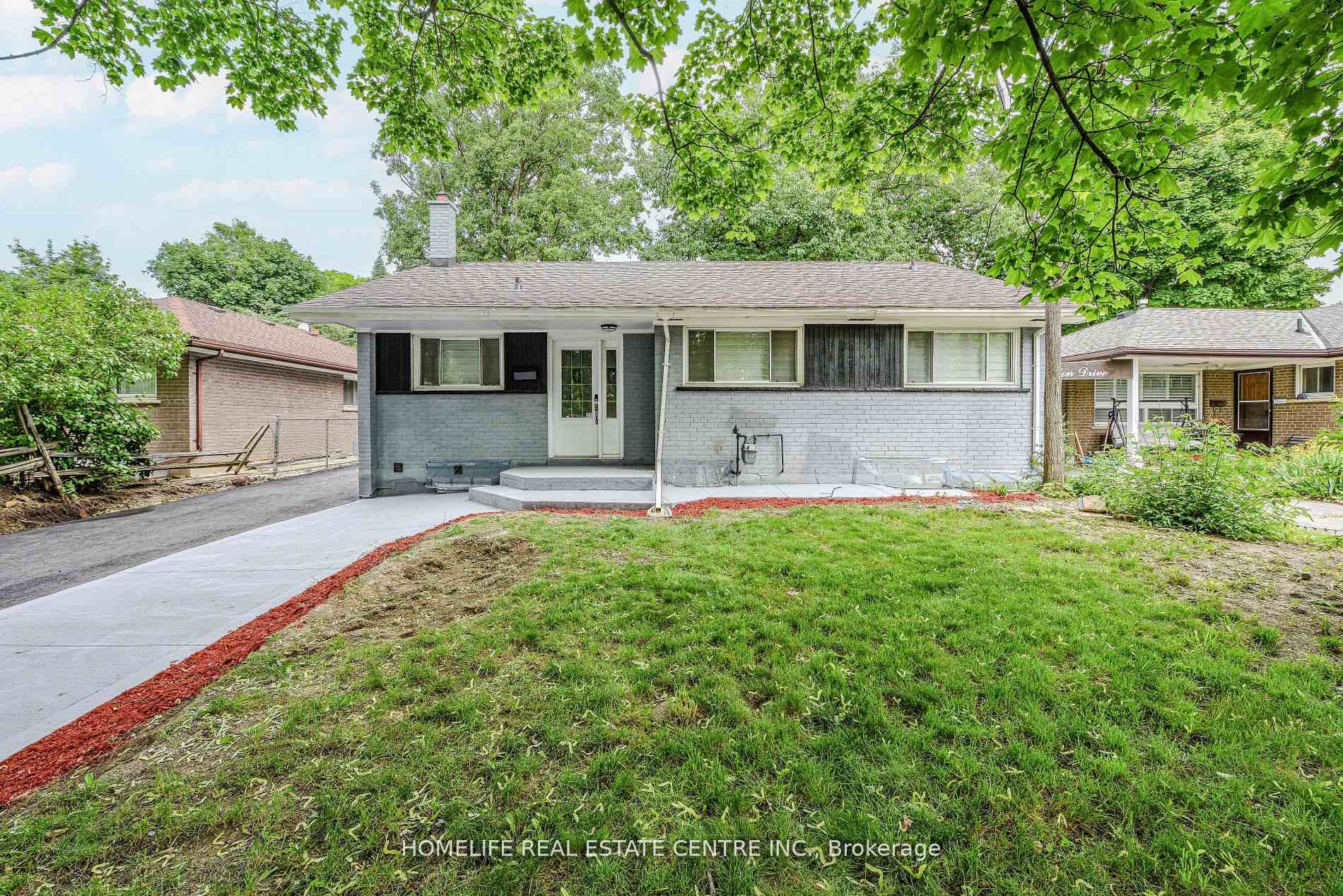 16 Gordon Drive, Brampton, ON L6Y 2A7