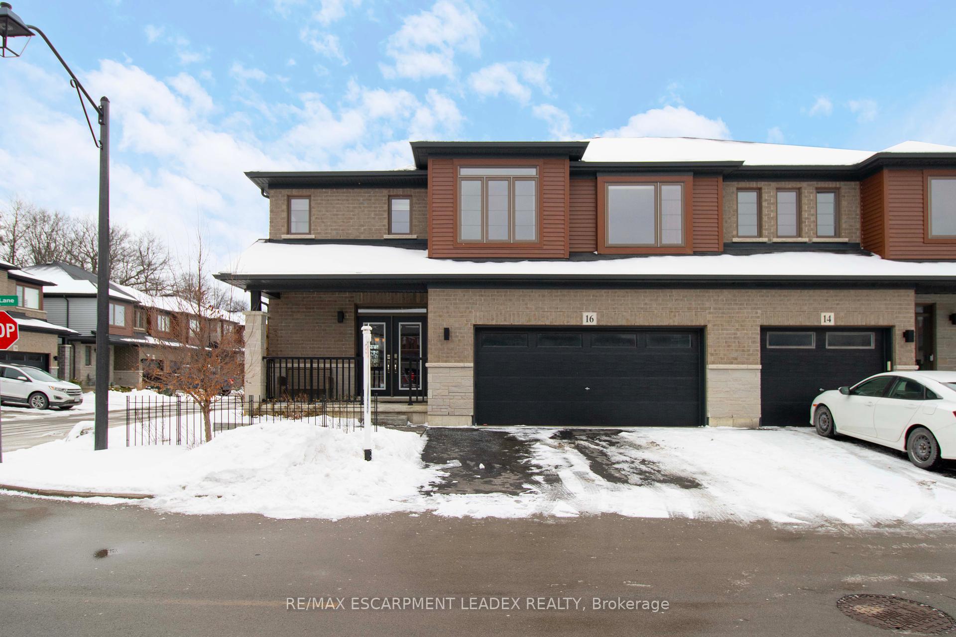 16 Harley Lane, Hamilton, ON L9G 0G5