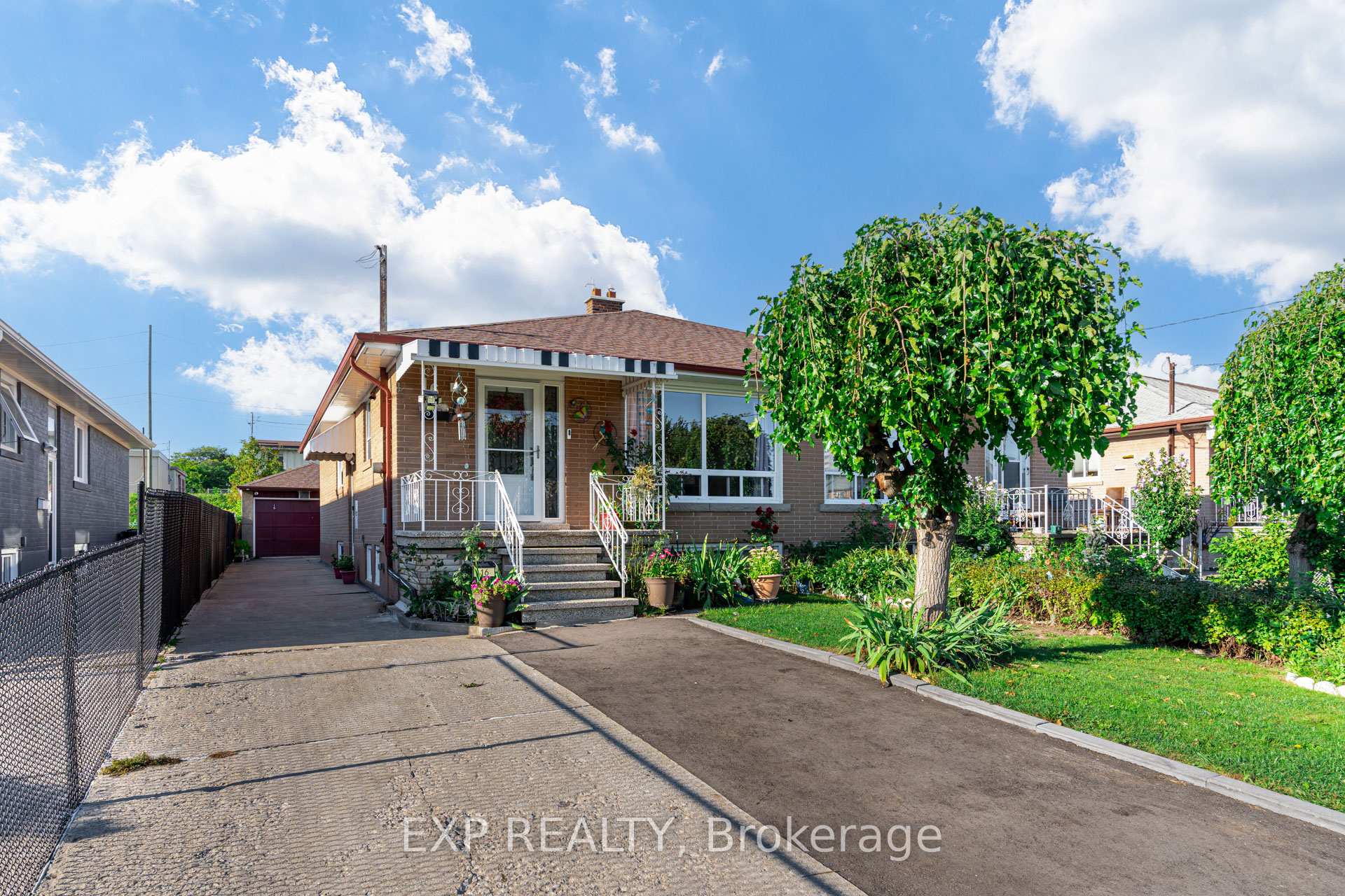 16 Heavitree Drive, Toronto, ON M3L 1K6