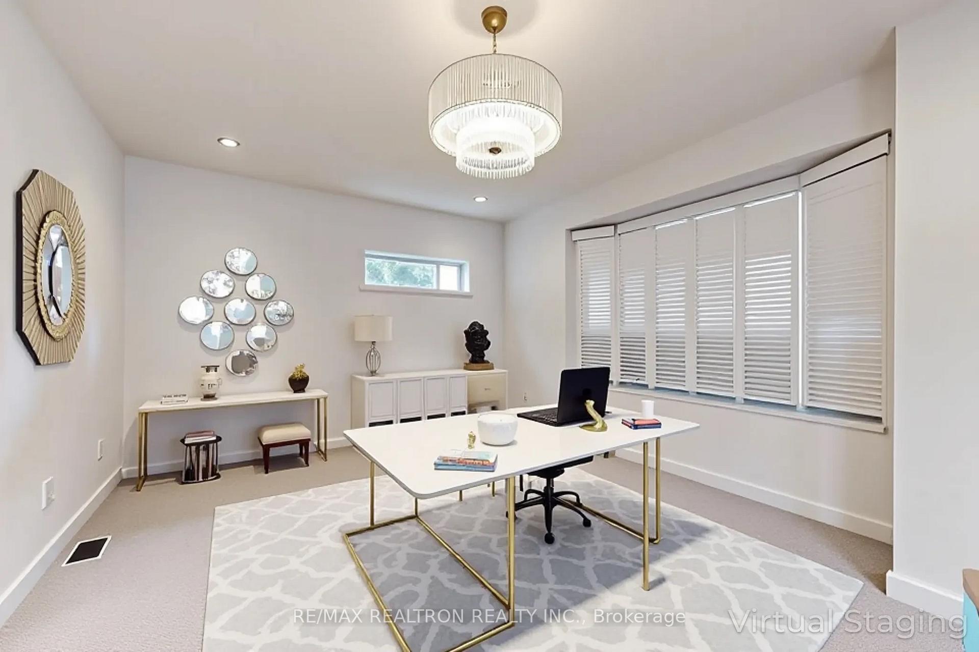 16 Hove Street, Toronto, ON M3H 4Y7