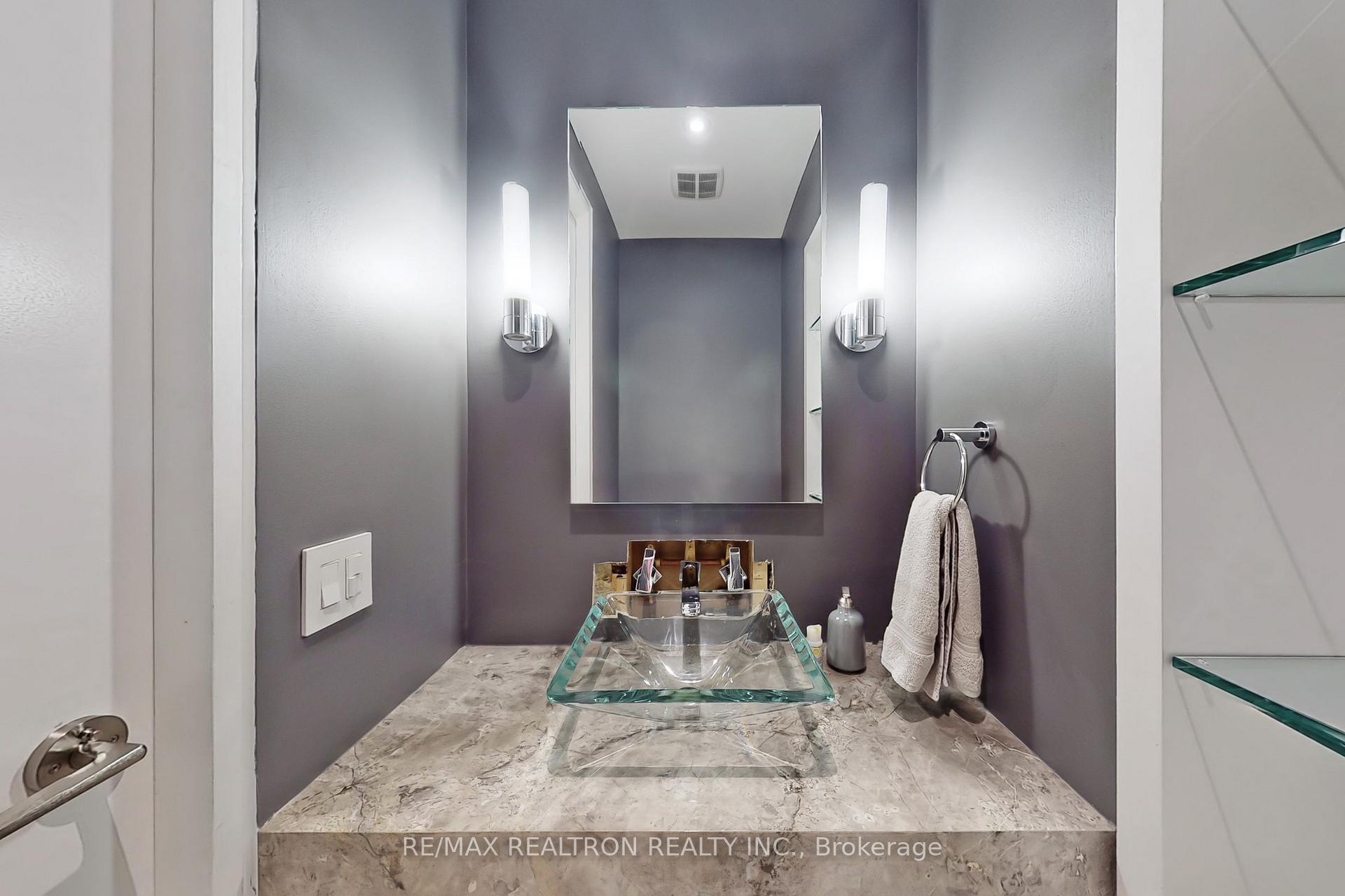 16 Hove Street, Toronto, ON M3H 4Y7
