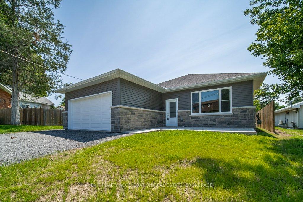 16 Palace Road, Greater Napanee, ON K7R 1A3