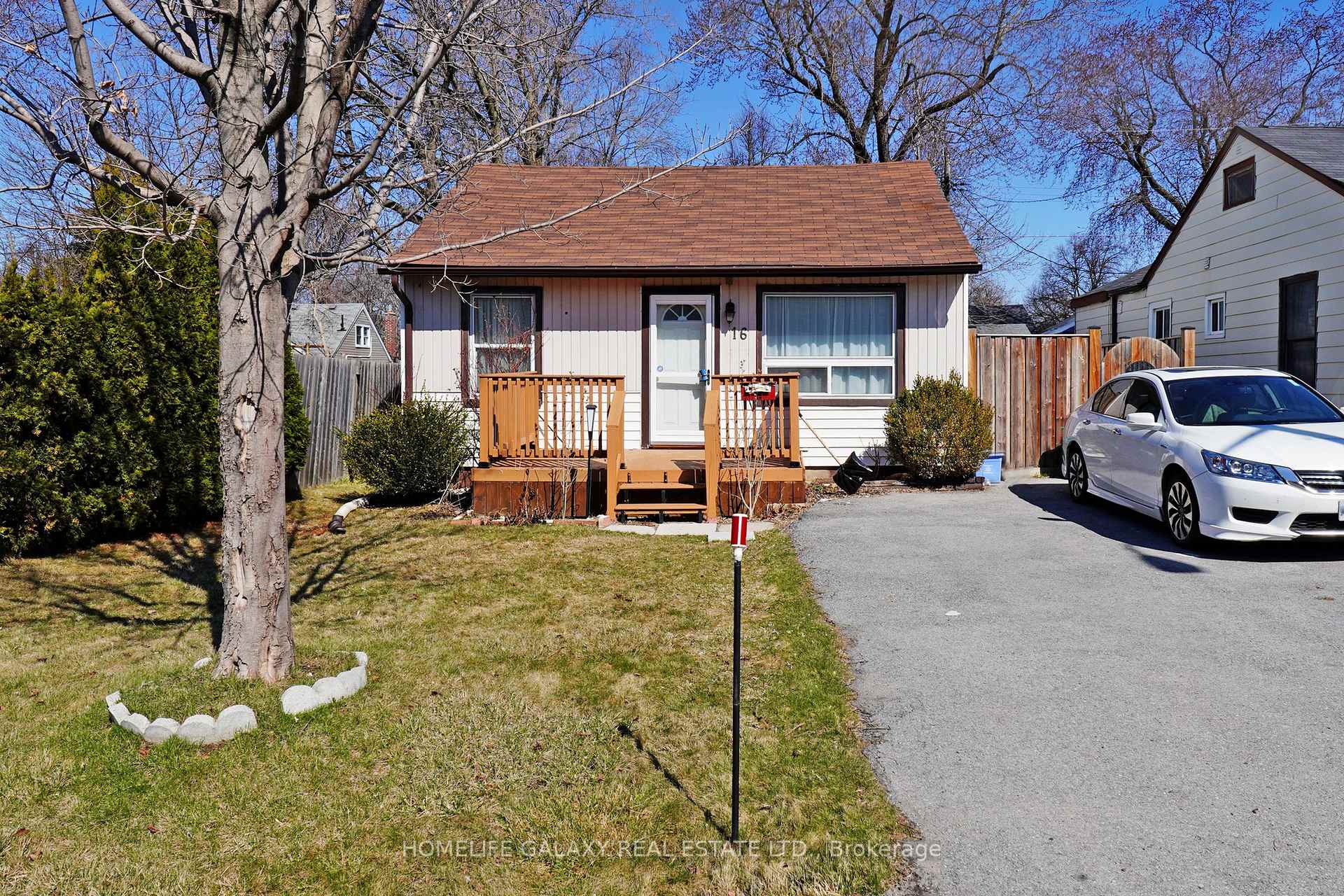 16 Queen Street, Ajax, ON L1S 1S4
