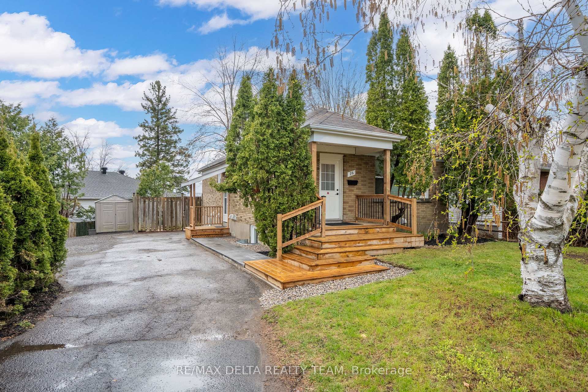 16 Seguin Street S, Beacon Hill North - South and Area, ON K1J 6P5