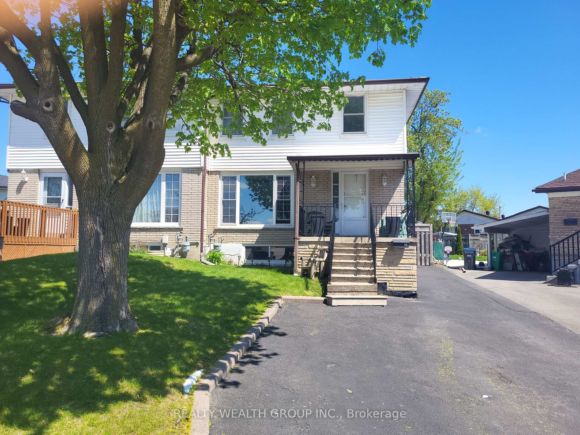 16 Sharon Court, Brampton, ON L6W 3B7