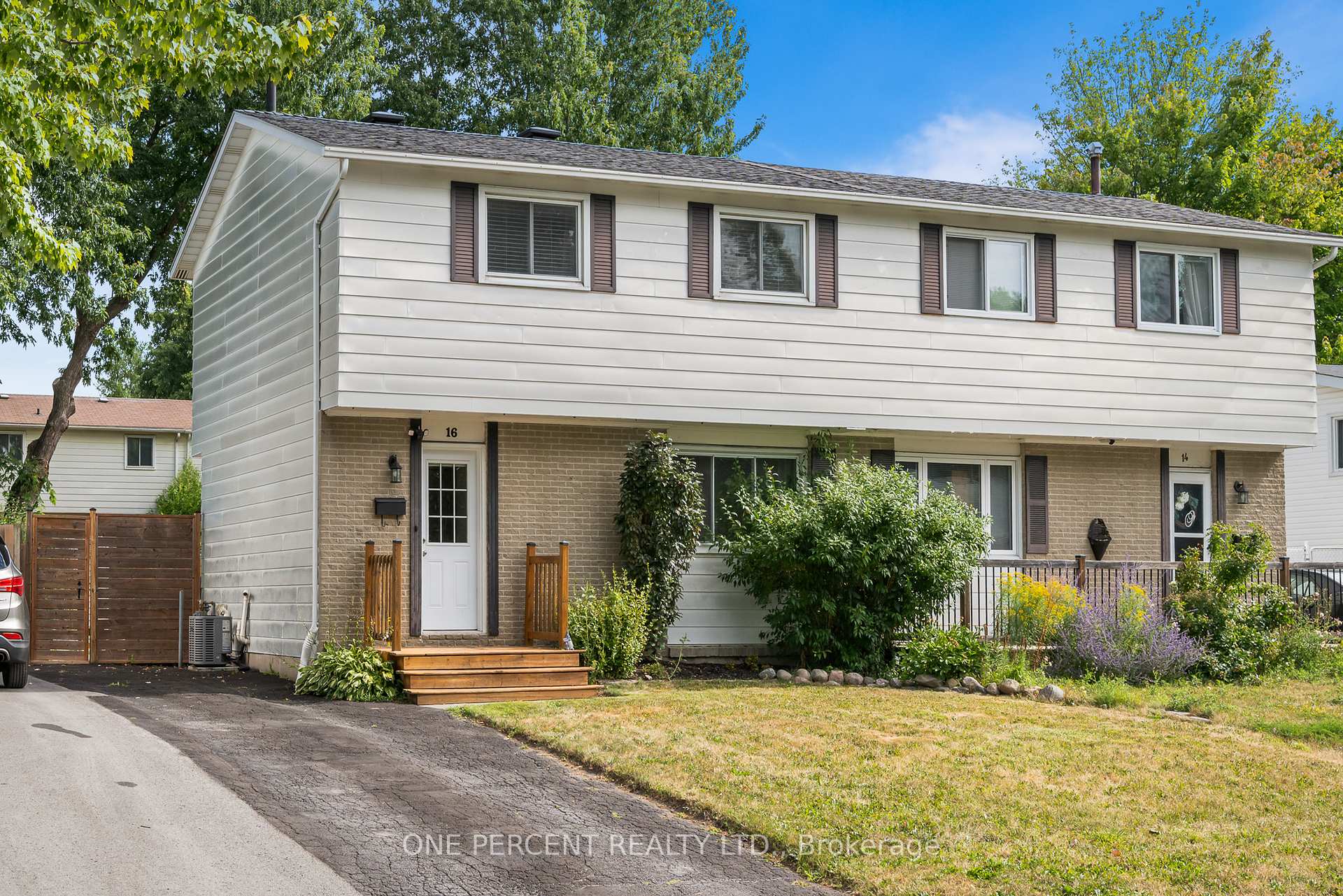 16 Shouldice Crescent, Kanata, ON K2L 1M9