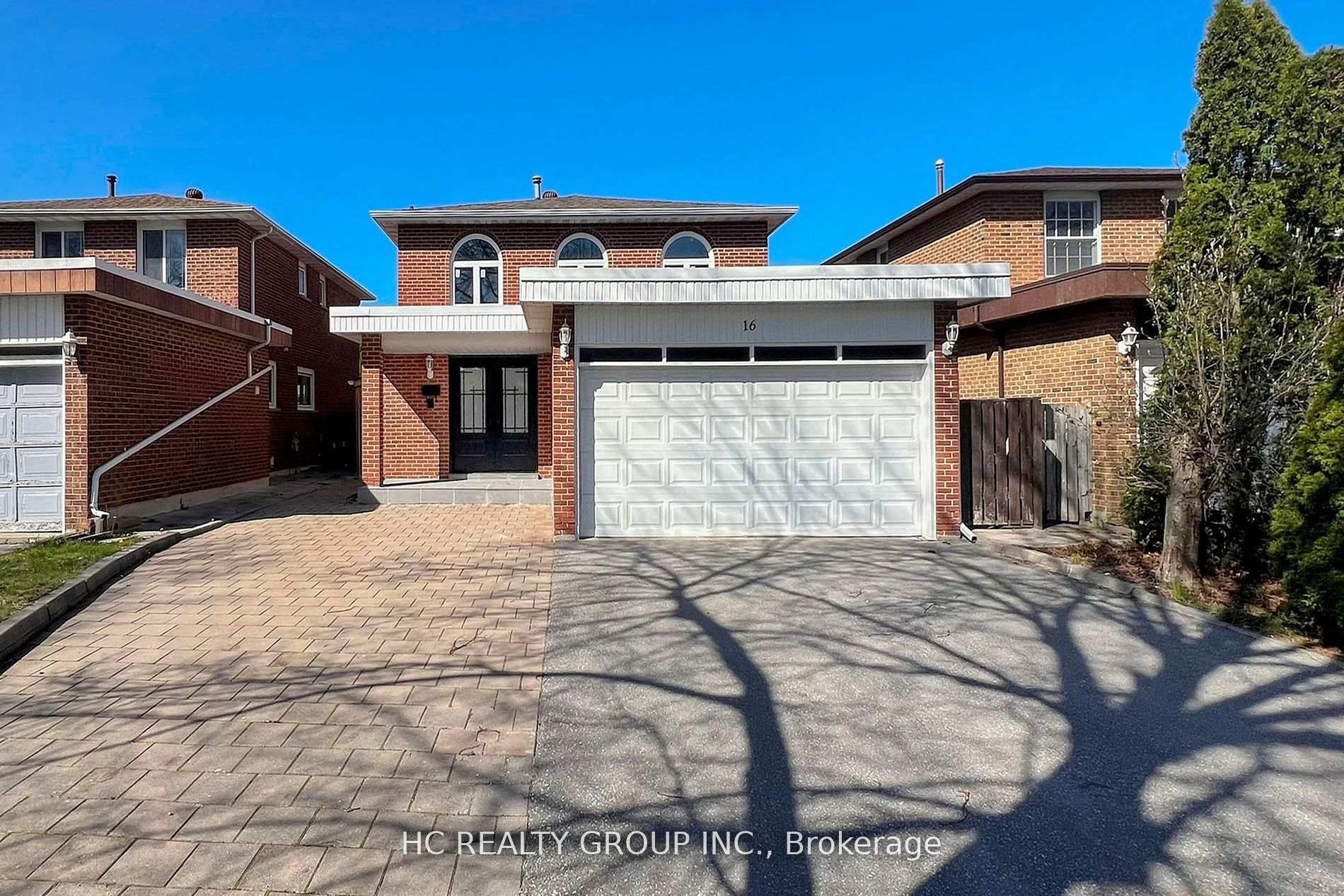 16 Simsbury Court, Markham, ON L3R 3G7