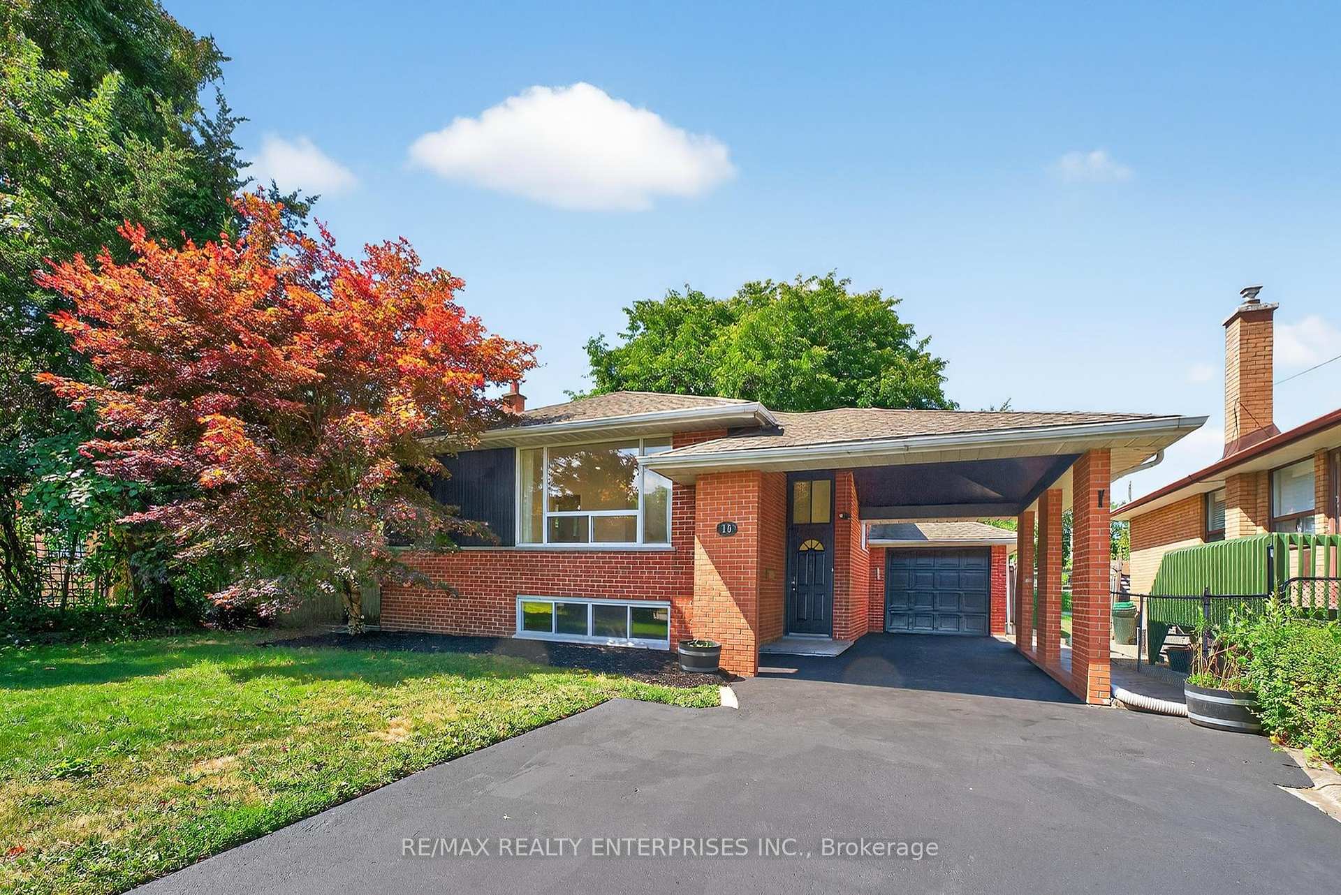 16 Warbeck Place, Toronto, ON M9R 3C3