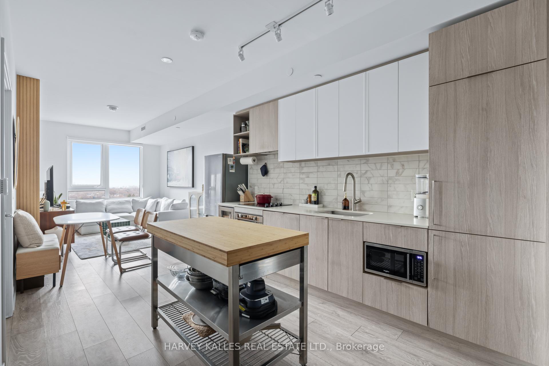 1602 - 2020 Bathurst Street, Toronto, ON M5P 0A6