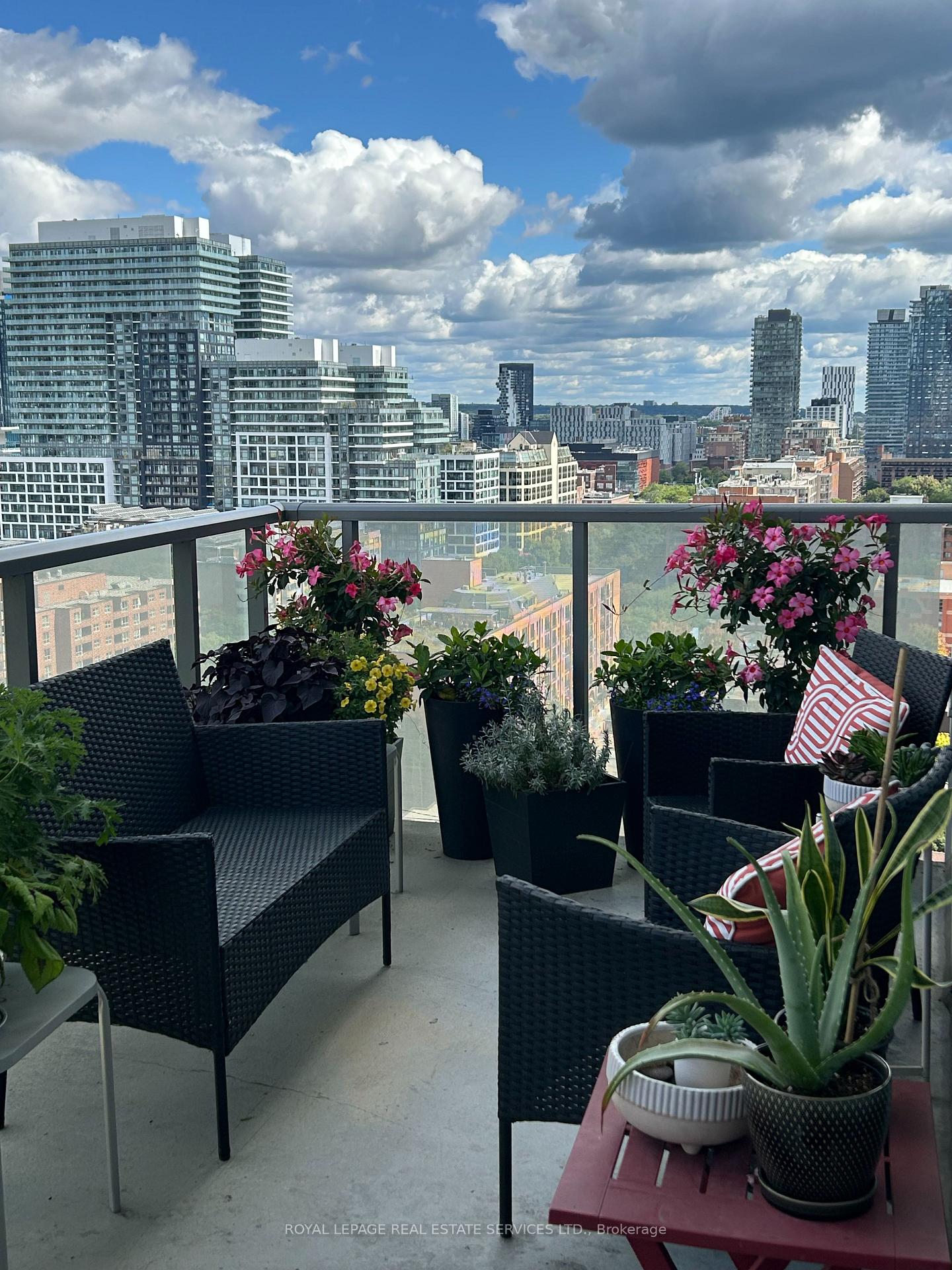 1605 - 1 Market Street, Toronto, ON M5E 0A2