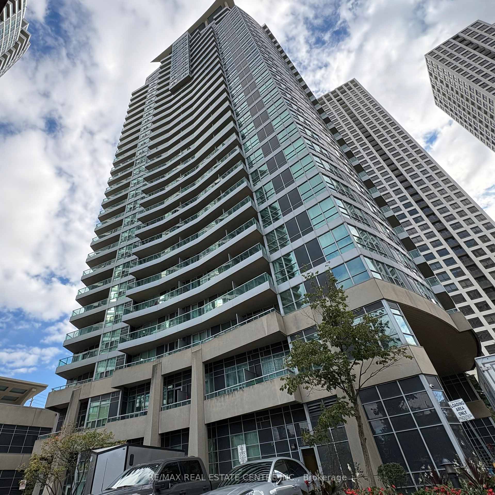 1605 - 33 Elm Drive W, Mississauga, ON L5B 4M2