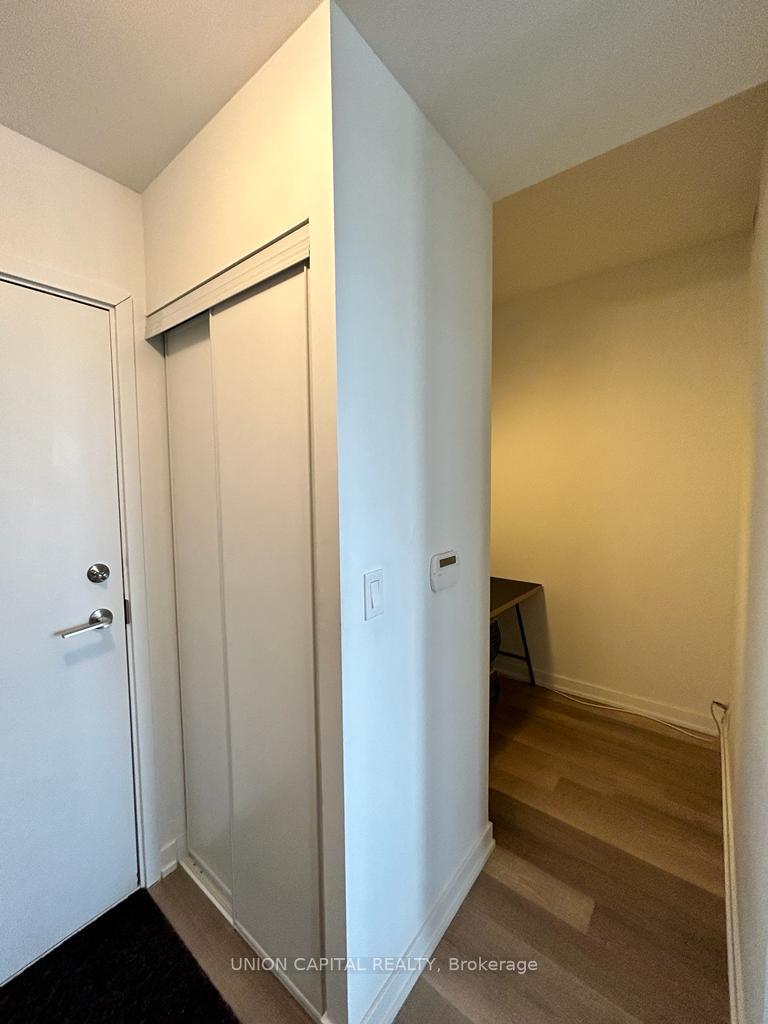 1606 - 181 Huron Street, Toronto, ON M5T 0C1