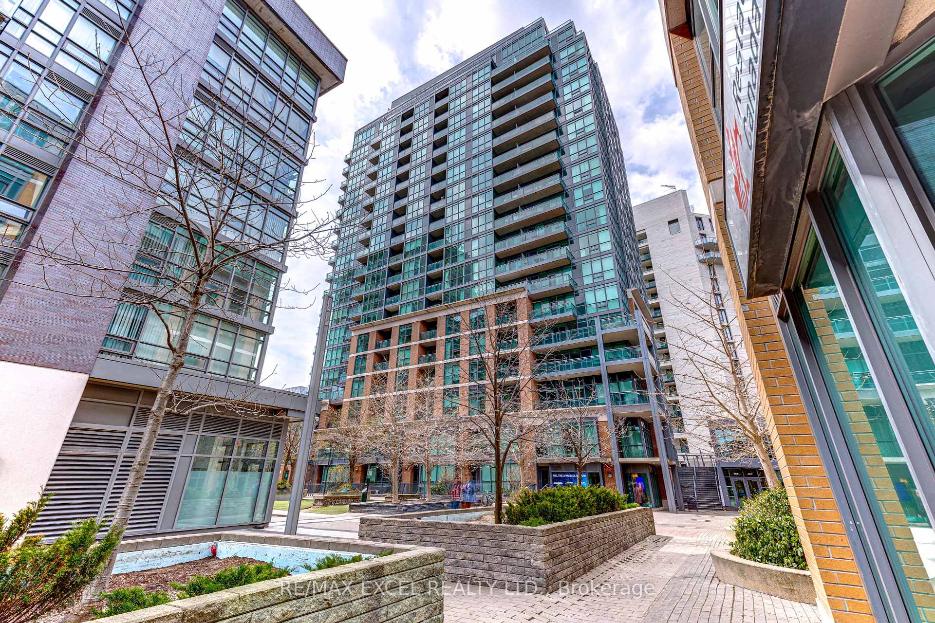 1611 - 1171 Queen Street W, Toronto, ON M6J 0A5