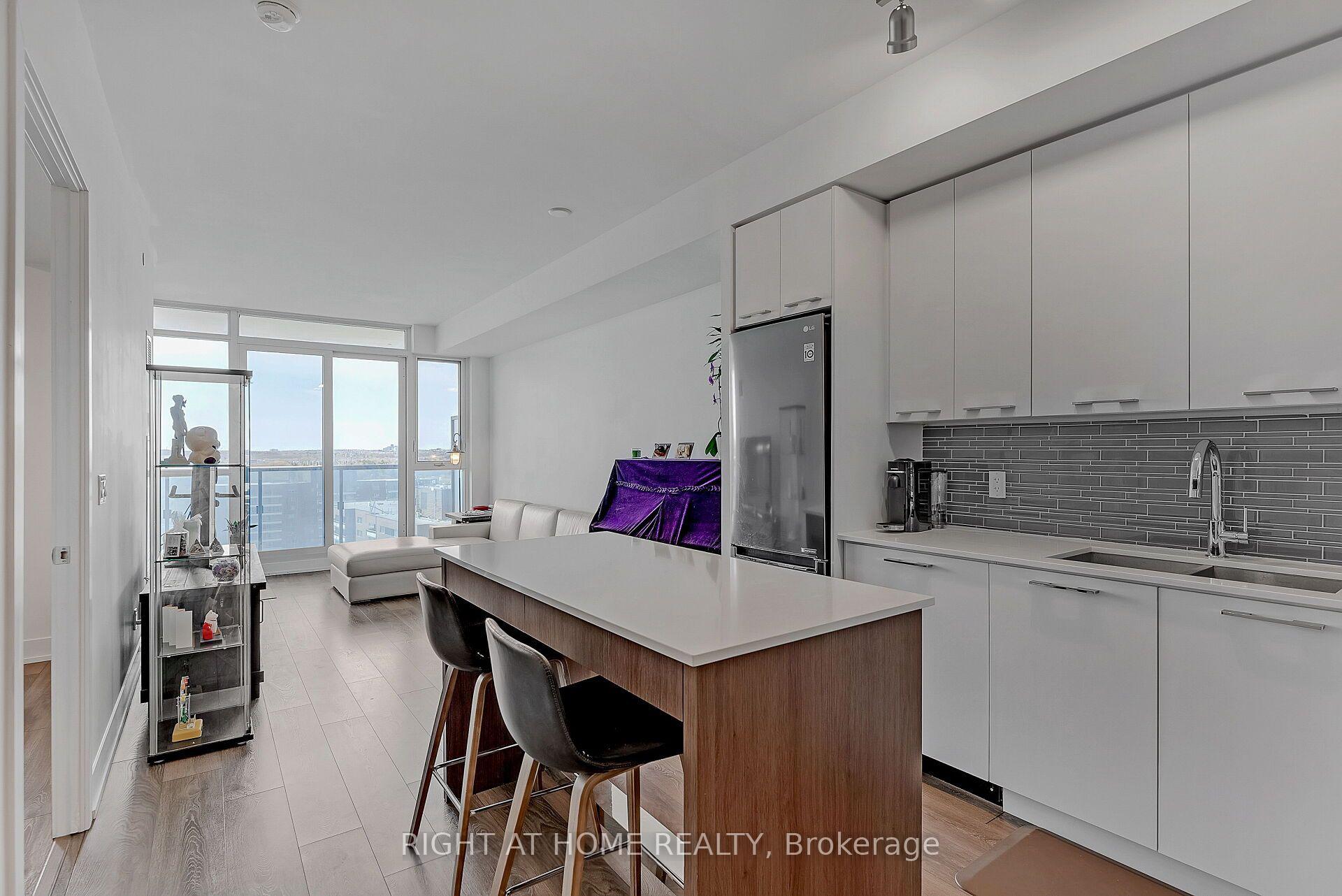 1616 - 9471 Yonge Street, Richmond Hill, ON L4C 1V4