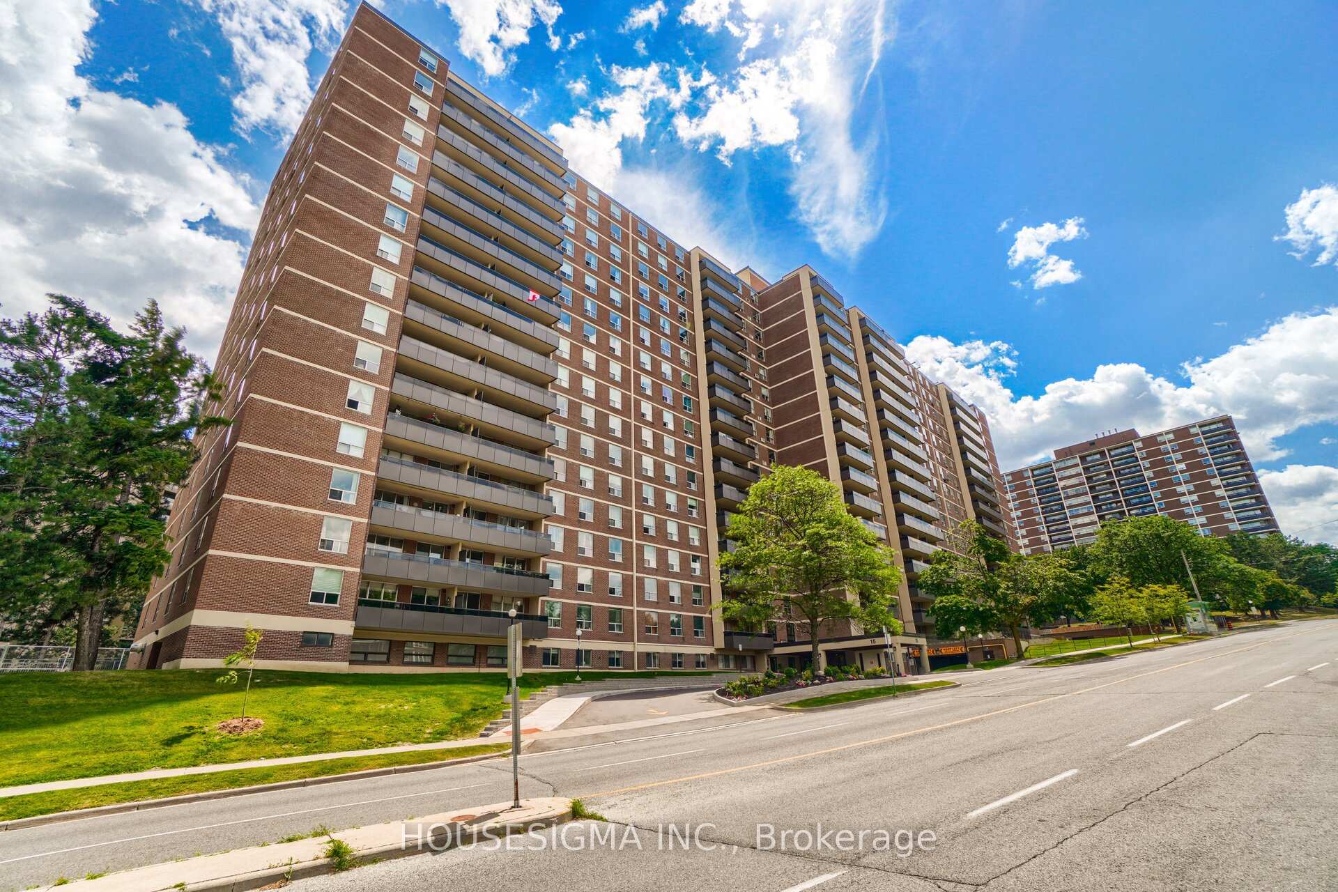 1617 - 15 La Rose Avenue, Toronto, ON M9P 1A7