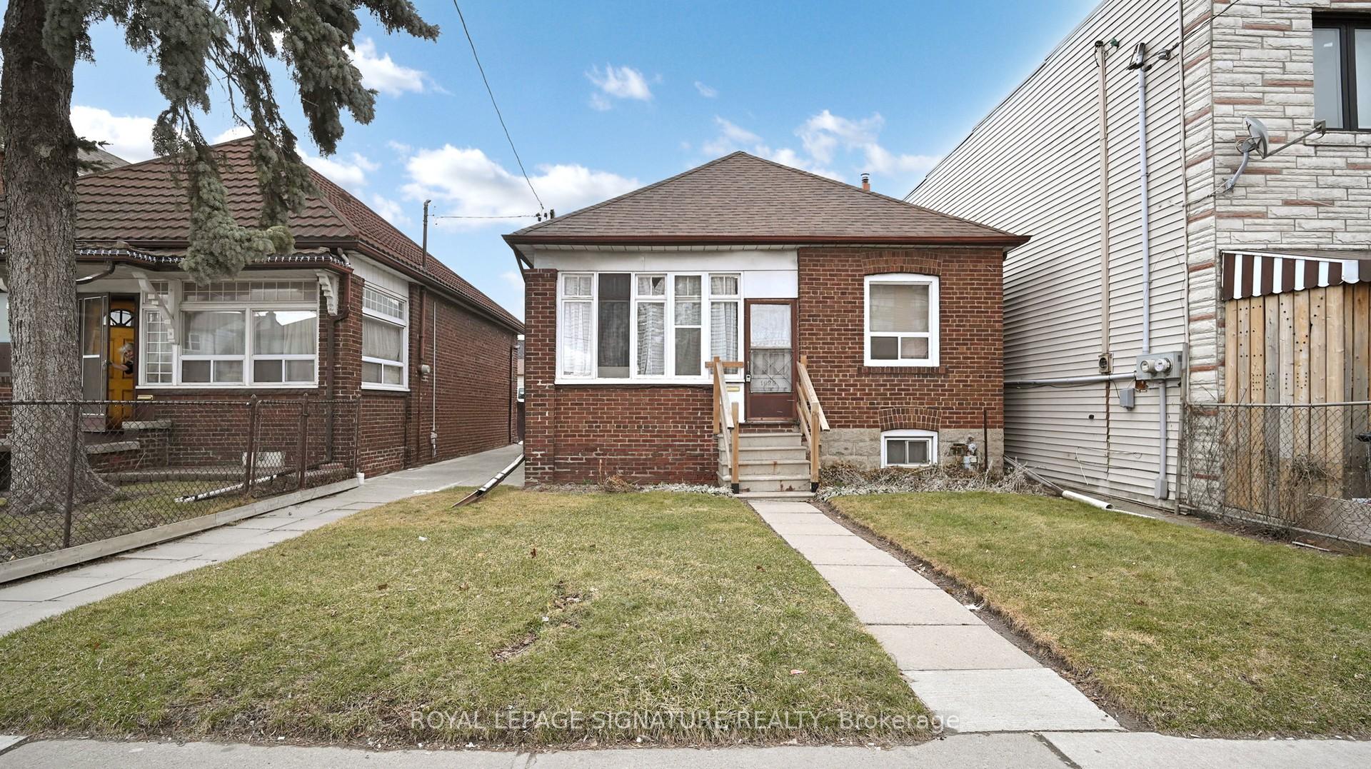 1625 Keele Street, Toronto, ON M6M 3V8
