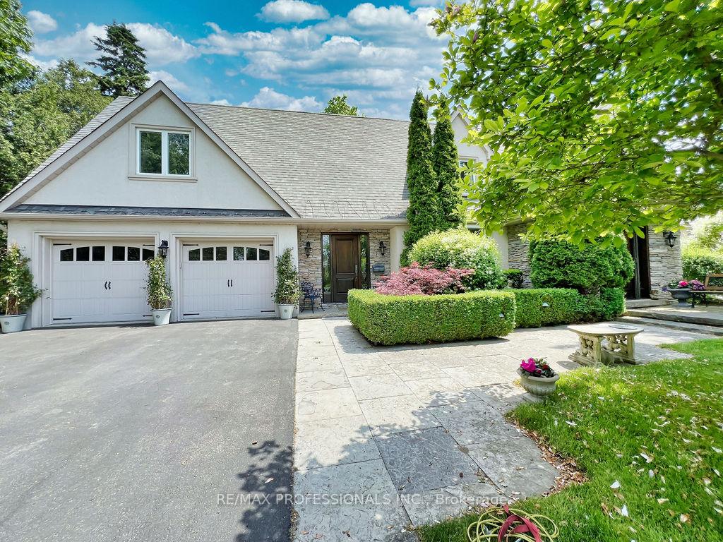 163 Martin Grove Road, Toronto, ON M9B 4K8