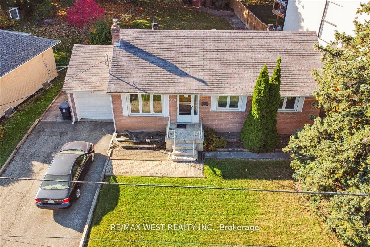 163 Newton Drive, Toronto, ON M2M 2N6