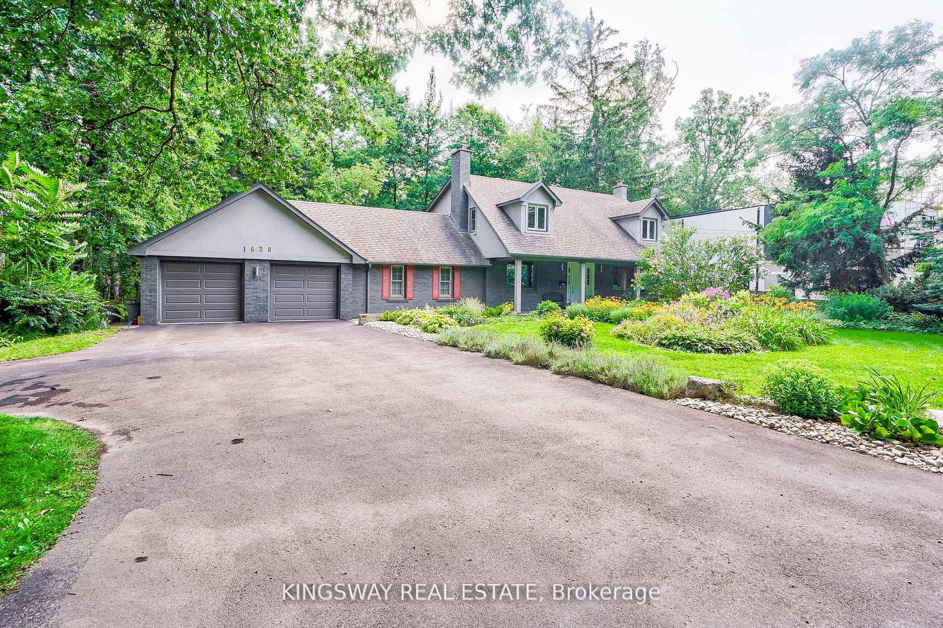 1638 Birchwood Drive, Mississauga, ON L5J 1T6
