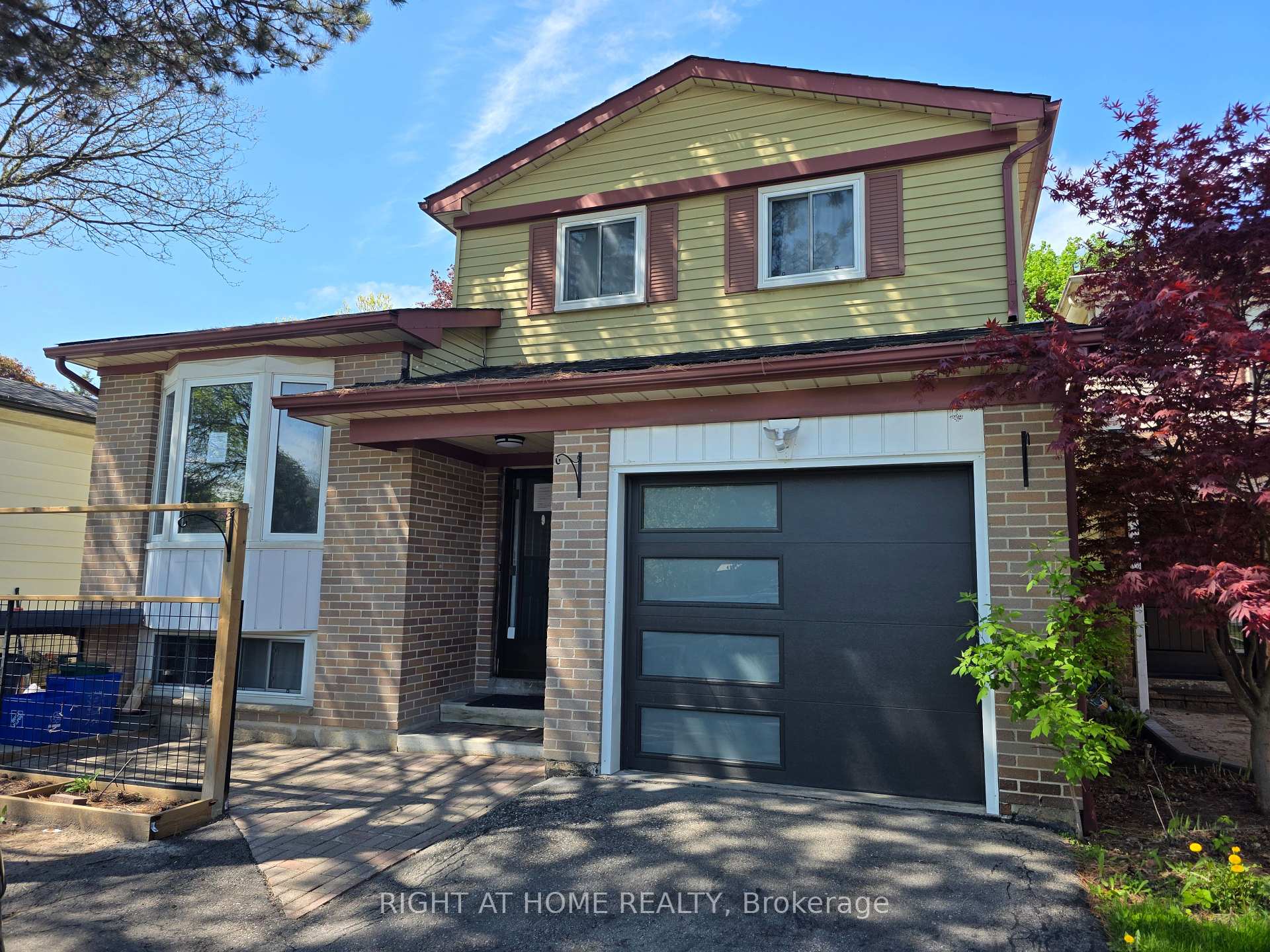 164 Springhead Gardens, Richmond Hill, ON L4C 5C6