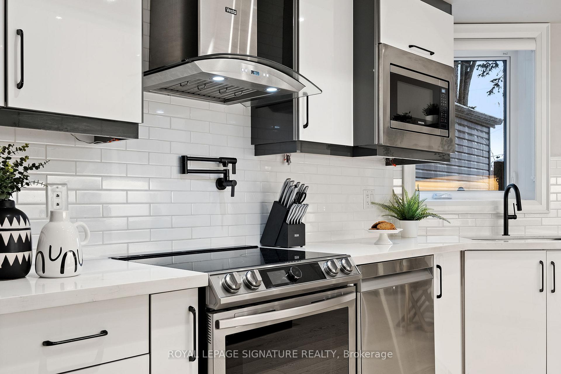 1646 Dupont Street, Toronto, ON M6P 3T2