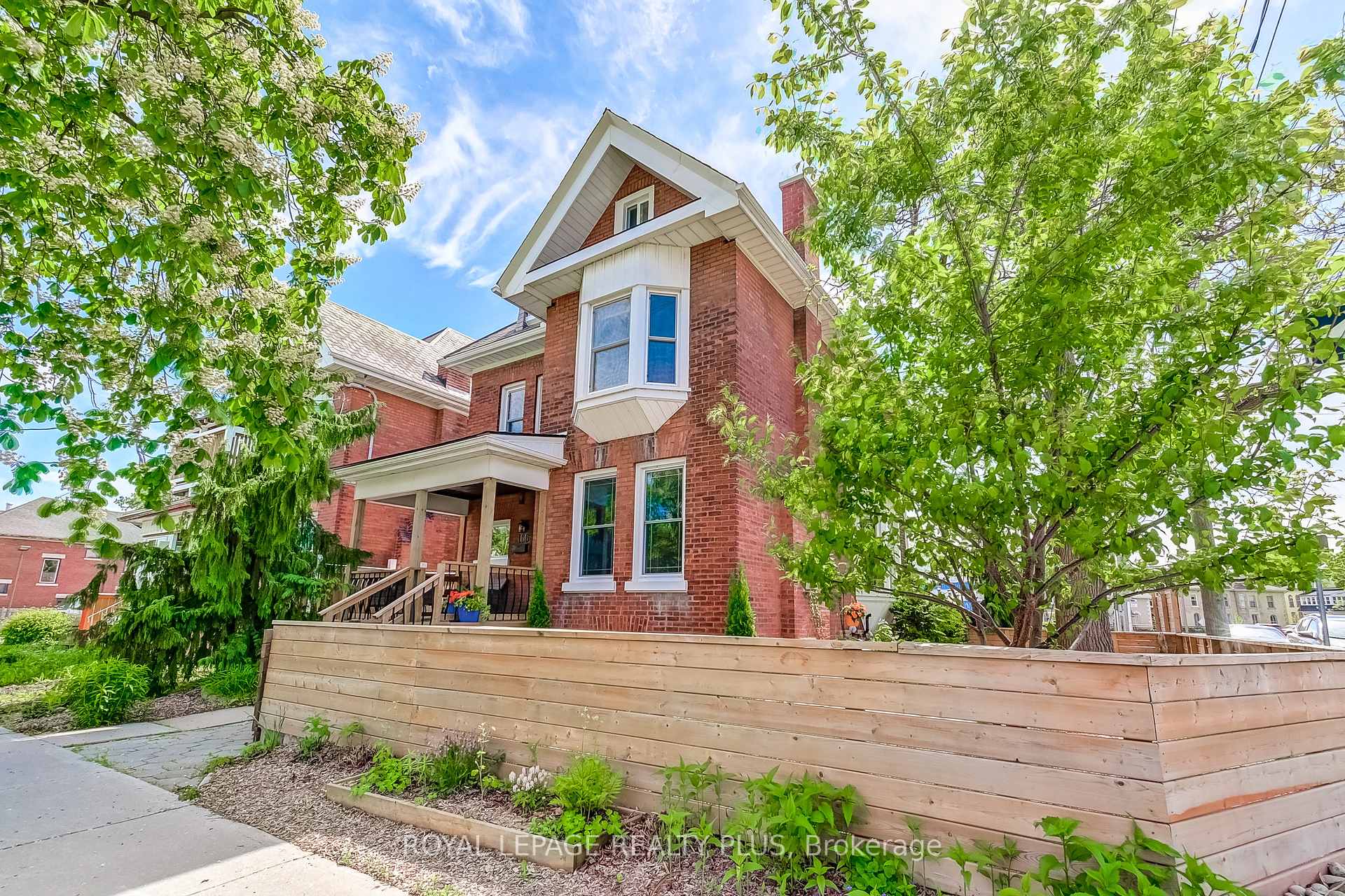 166 William Street, Brant, ON N3T 3L3
