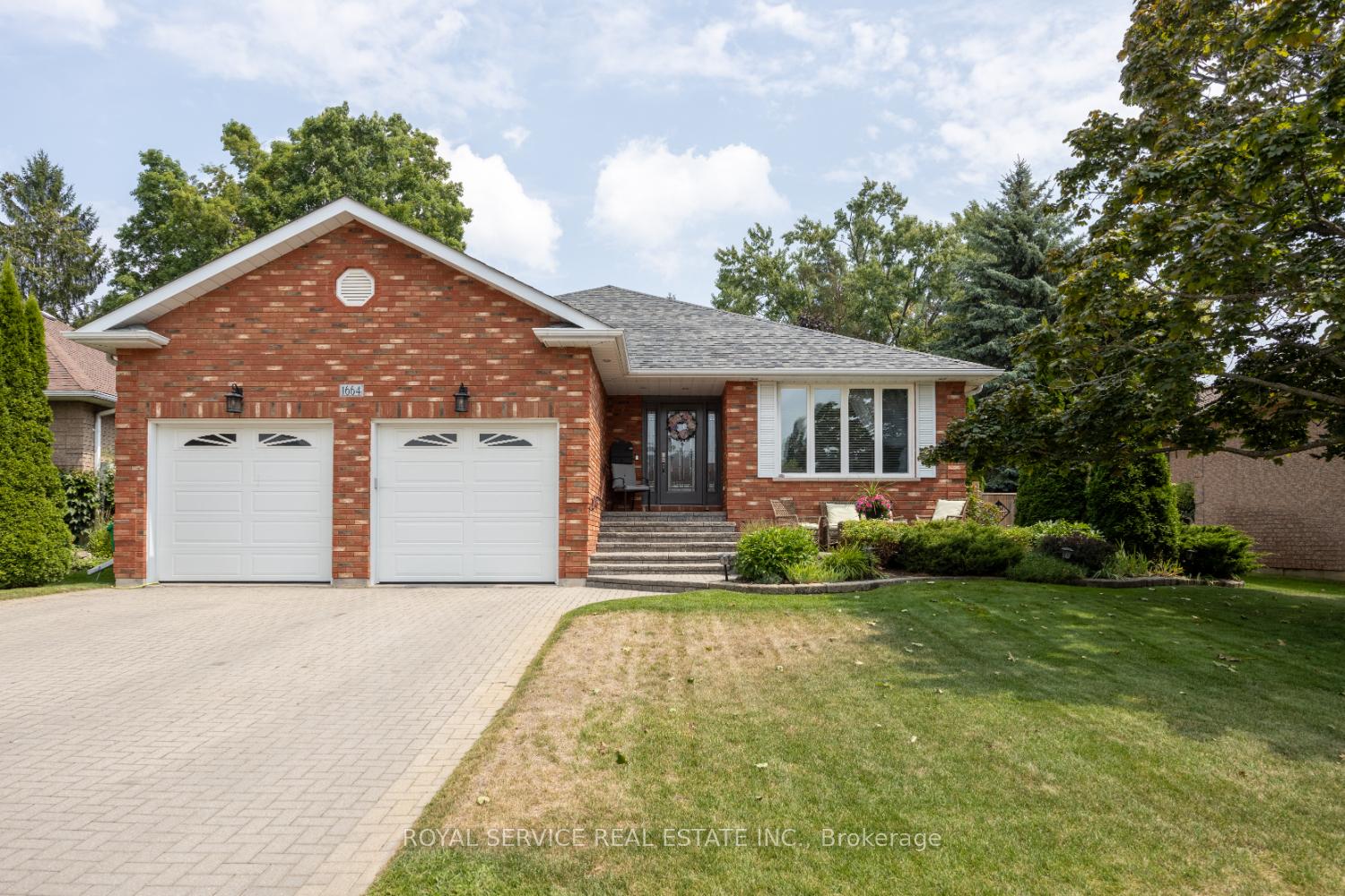 1664 Waddell Avenue, Peterborough West, ON K9K 2G8