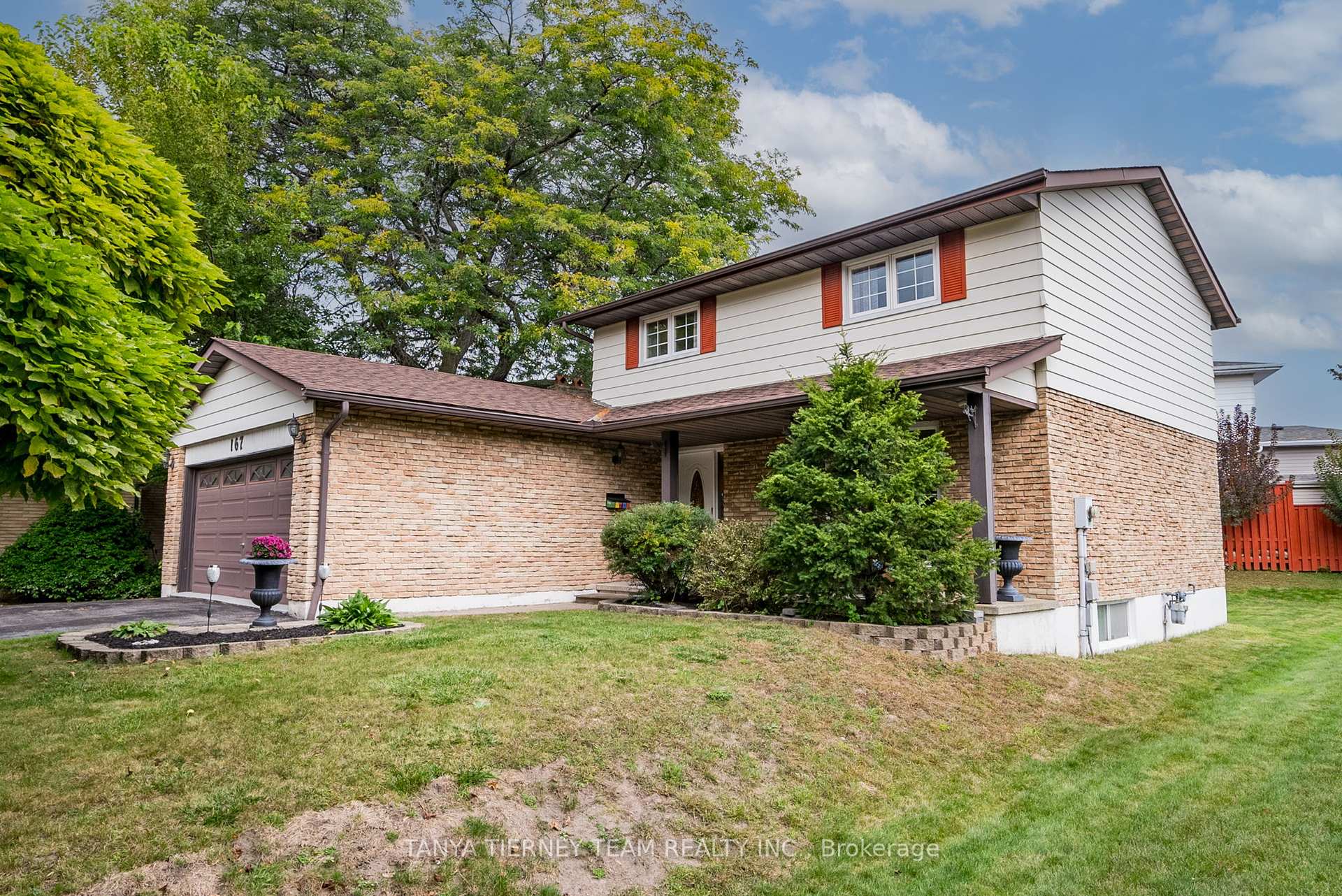 167 Woodlane Court, Oshawa, ON L1G 6Y5