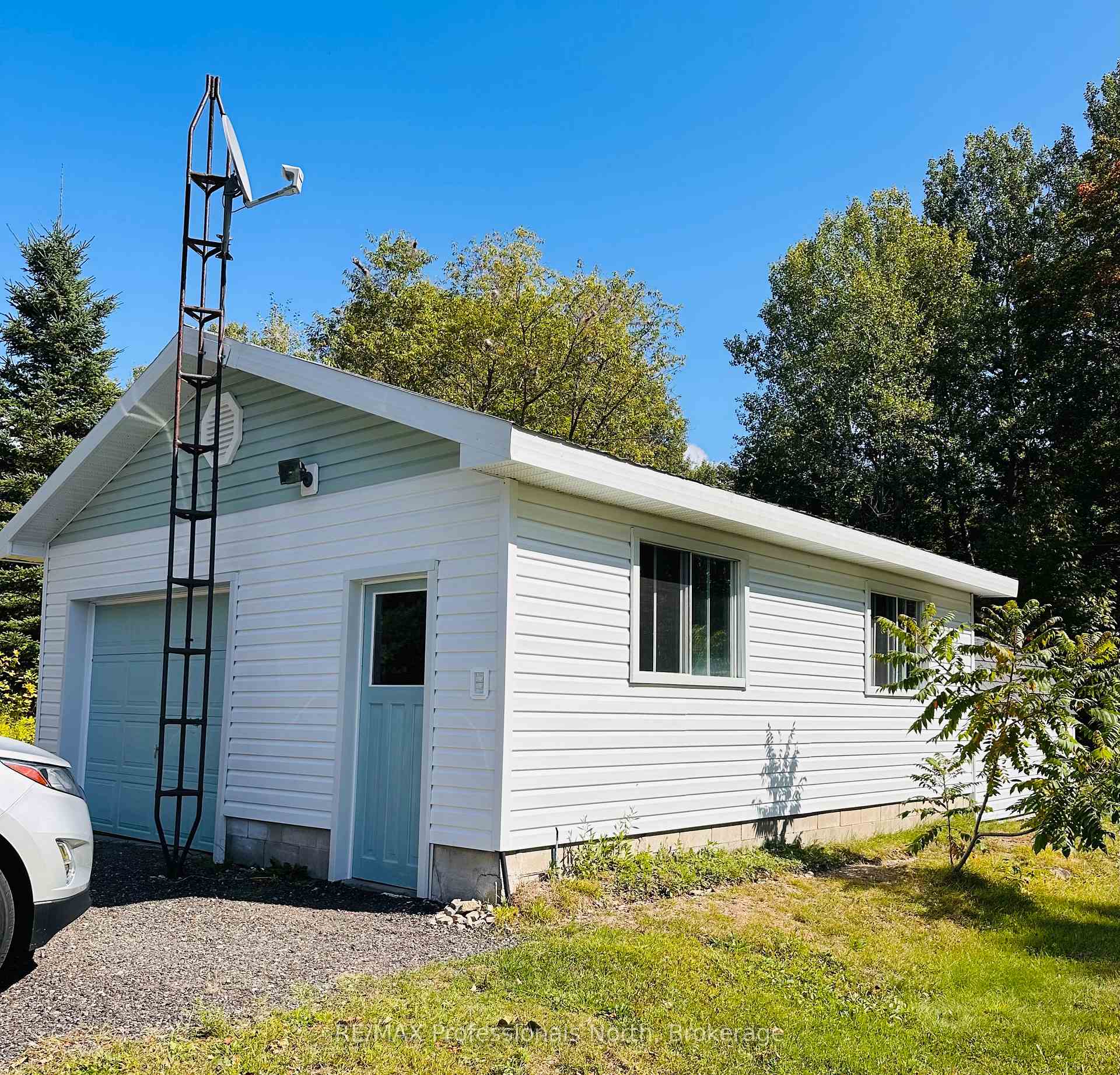 1671 Hwy 60 Highway, Huntsville, ON P1H 1A2