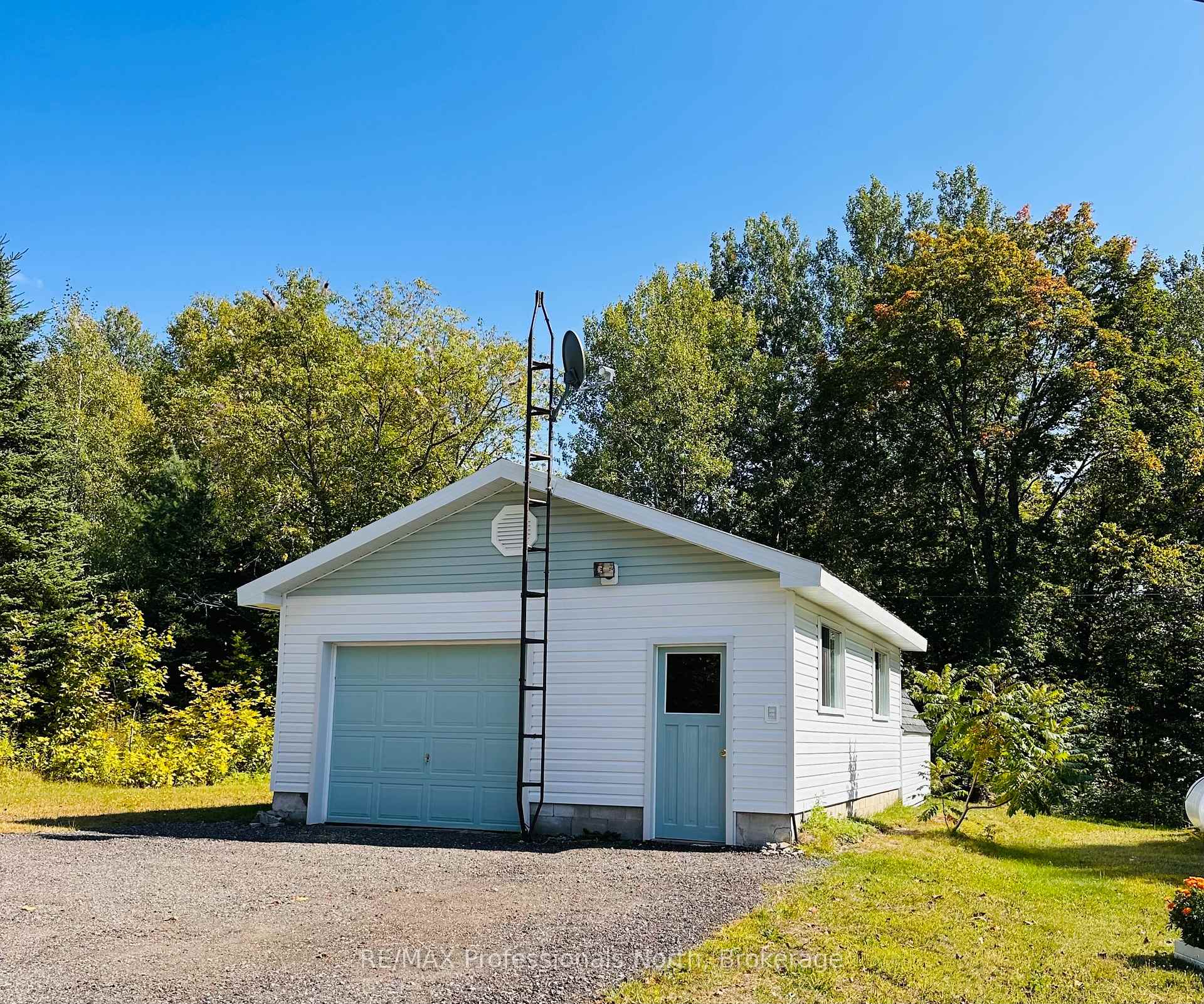 1671 Hwy 60 Highway, Huntsville, ON P1H 1A2