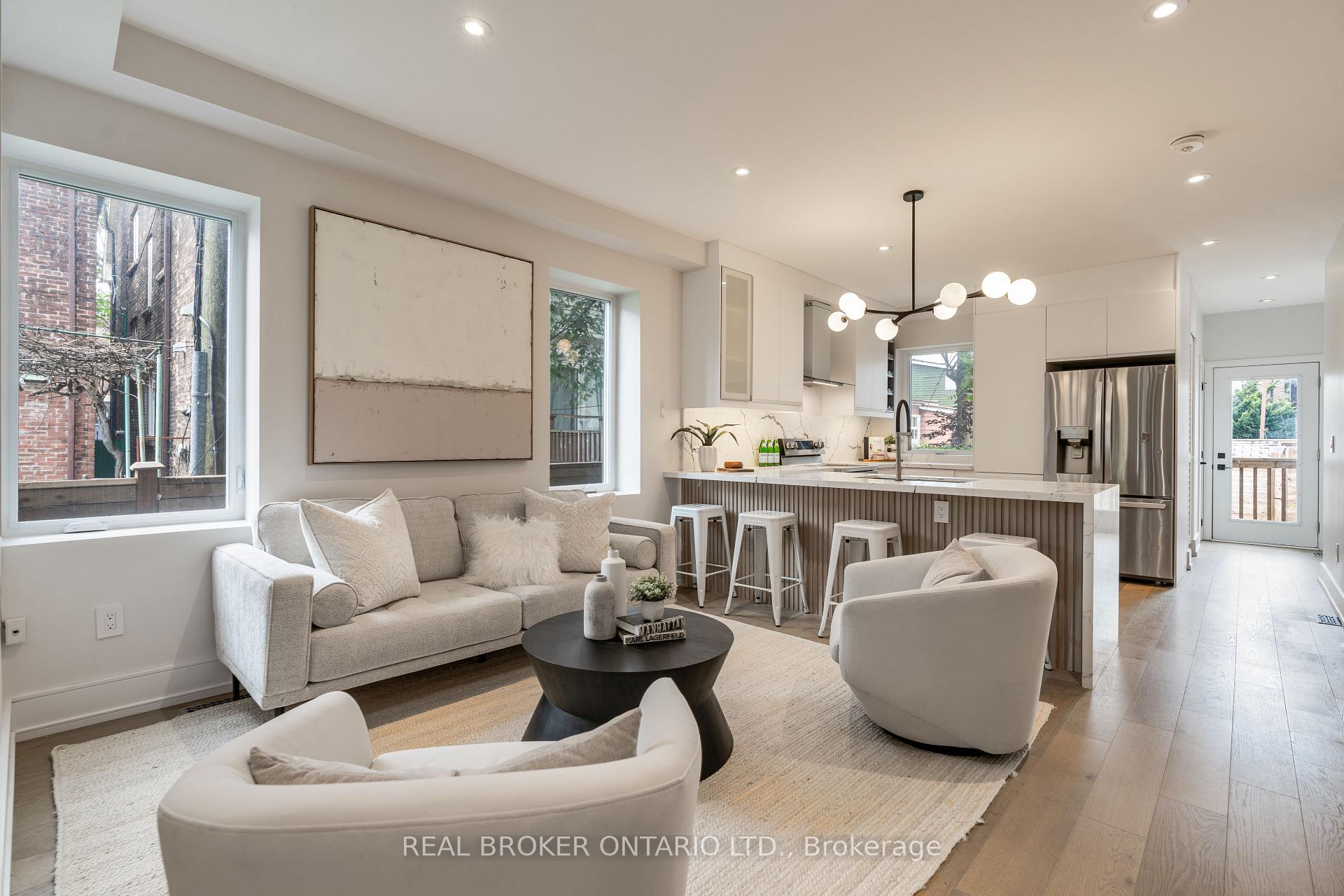 168 Essex Street, Toronto, ON M6G 1T5