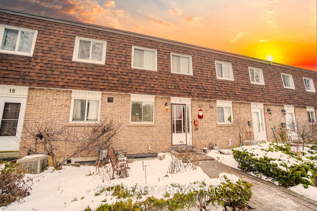 17 - 17 The Carriage Way, Markham, ON L3T 4V1