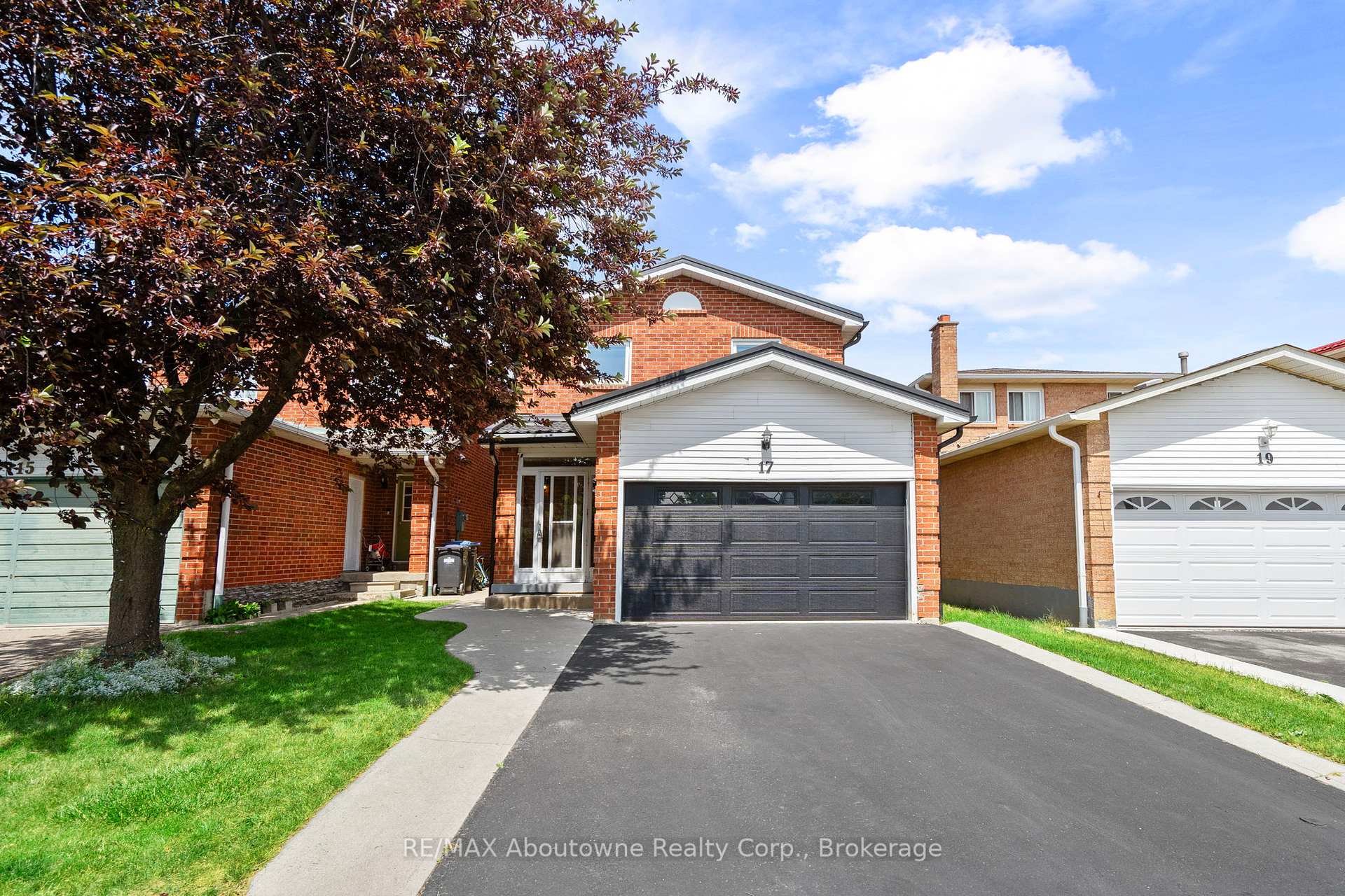 17 Adam Street, Brampton, ON L6Z 2S2