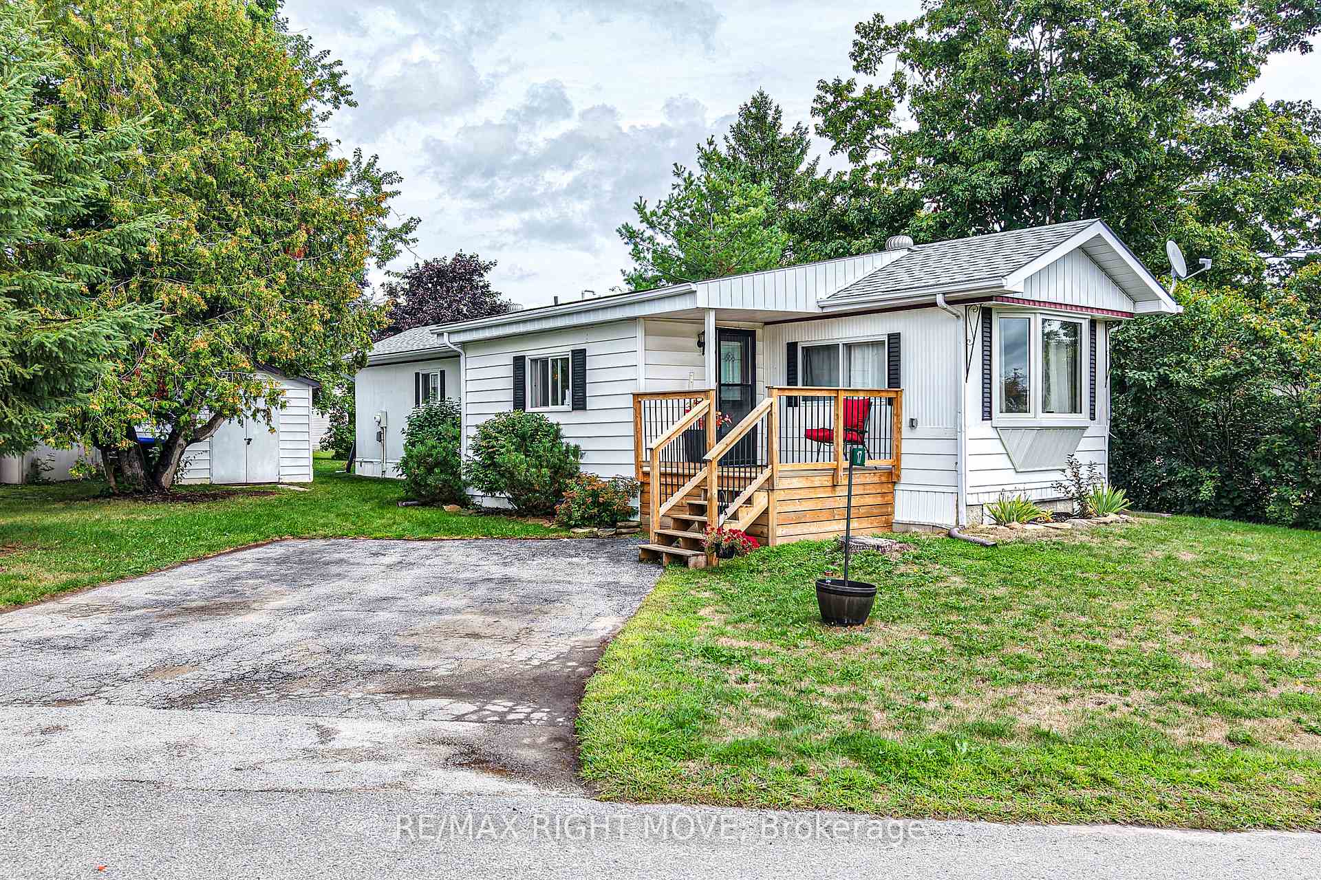 17 Balantrae Drive, Oro-Medonte, ON L3V 0P9